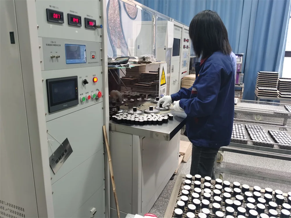 Silicone Rubber Clipsal Surge Protector Lightning Arrester Power Surge ...