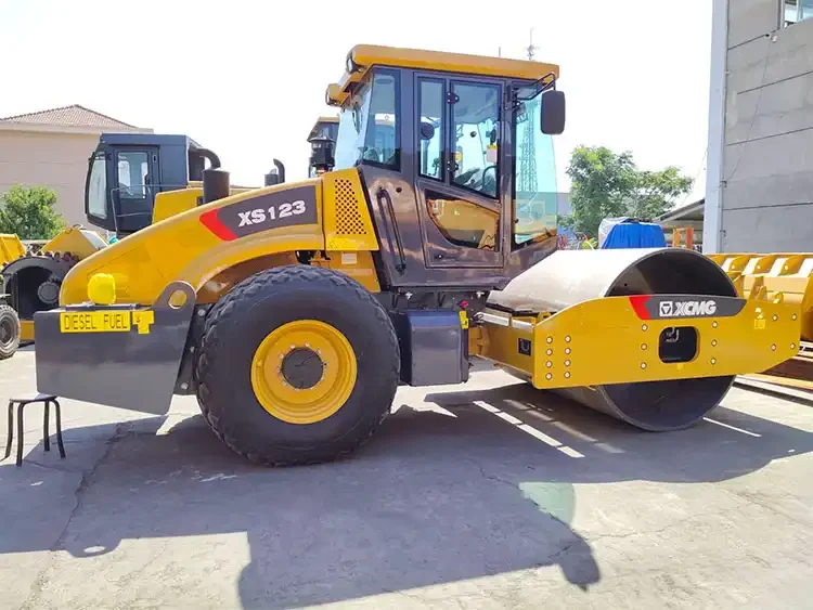 XCMG XS123 12ton Vibratory Roller - High Efficiency Road Compactor