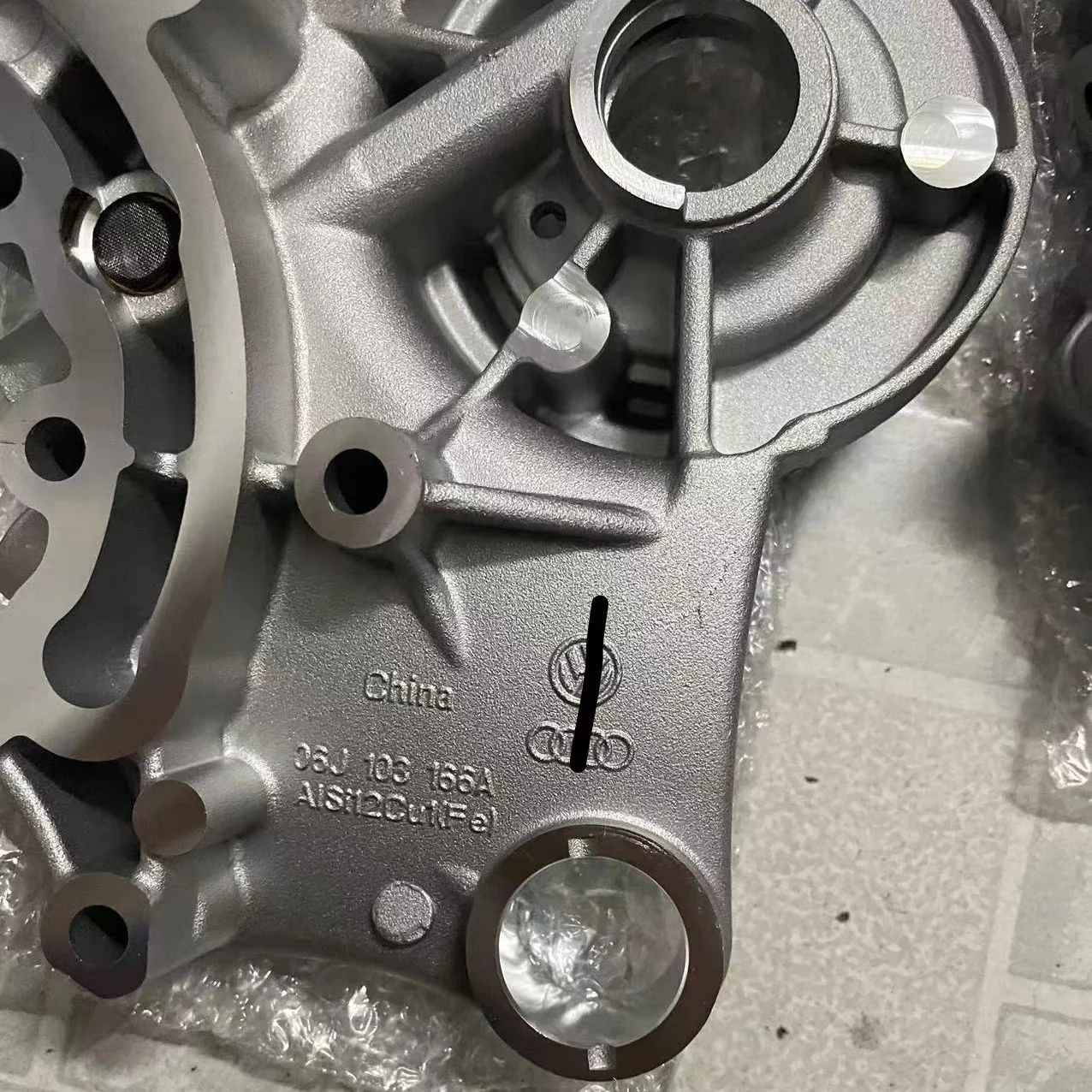 06H103144K 06H103144H 06H103144G 06H103144F camshaft bearing bracket ...