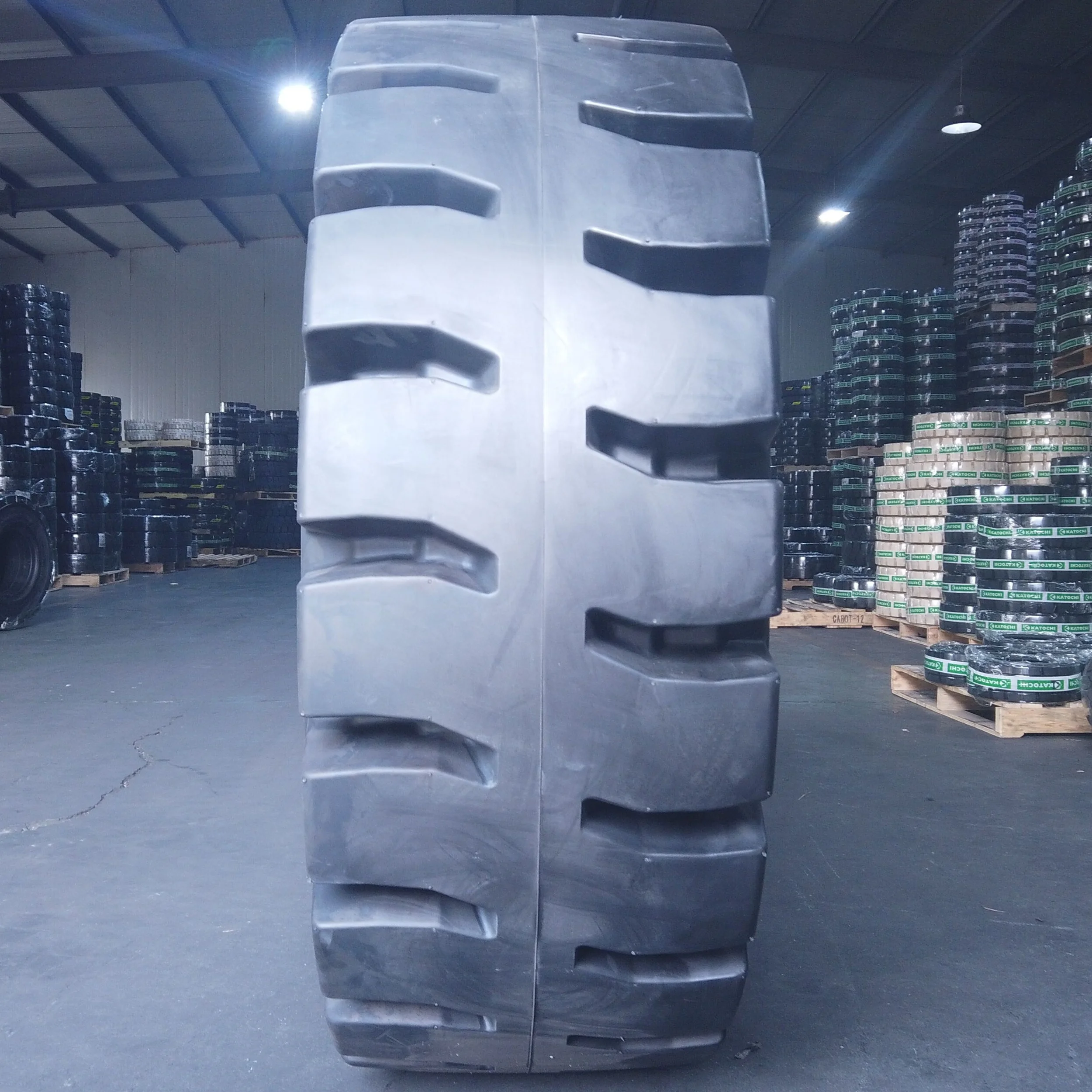 High Quality Off Road Tyres Solid Rubber Tyres 17.5-25 Otr Solid Tyres ...