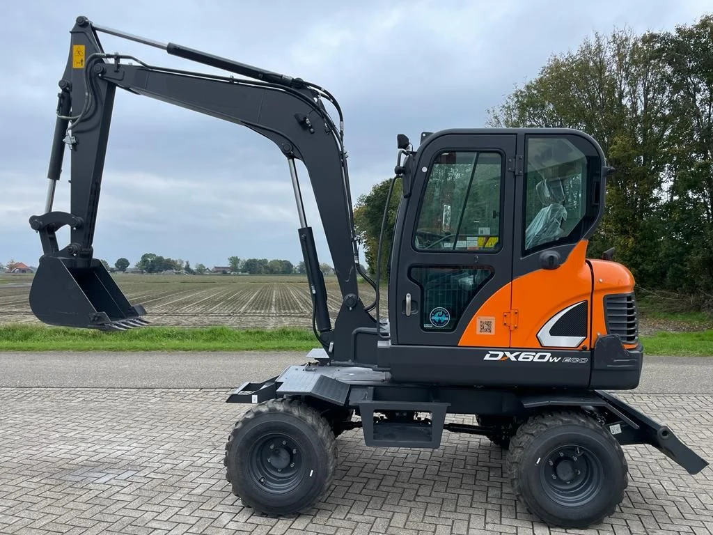 6 Ton Construction Dx60w Mini Wheel Excavator With Multifunction ...