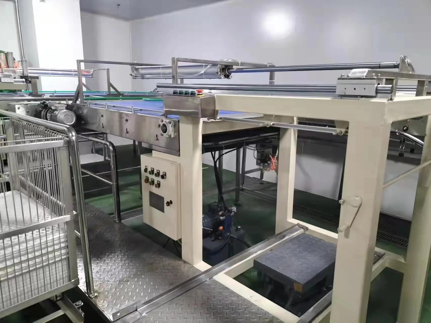 Cst Automatic Loading And Unloading System For Sheets For The Sterilization Retort - Buy ...