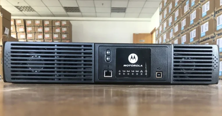 Motorola SLR 8000 - Wholesale Repeater for 800mhz VHF UHF