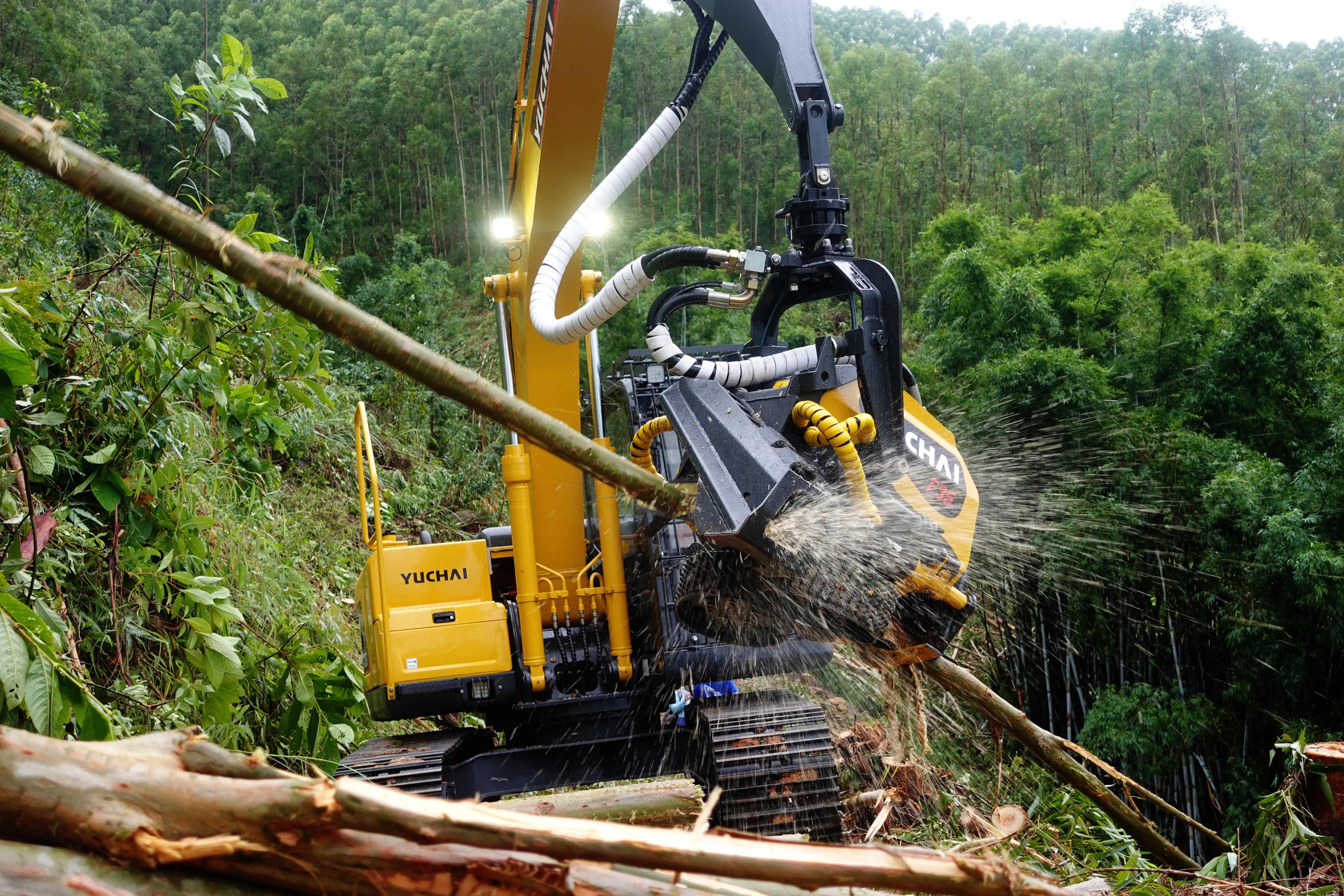 Tree Harvester Yuchai 400mm Diameter Excavator Log Tree Cutting Diesel ...