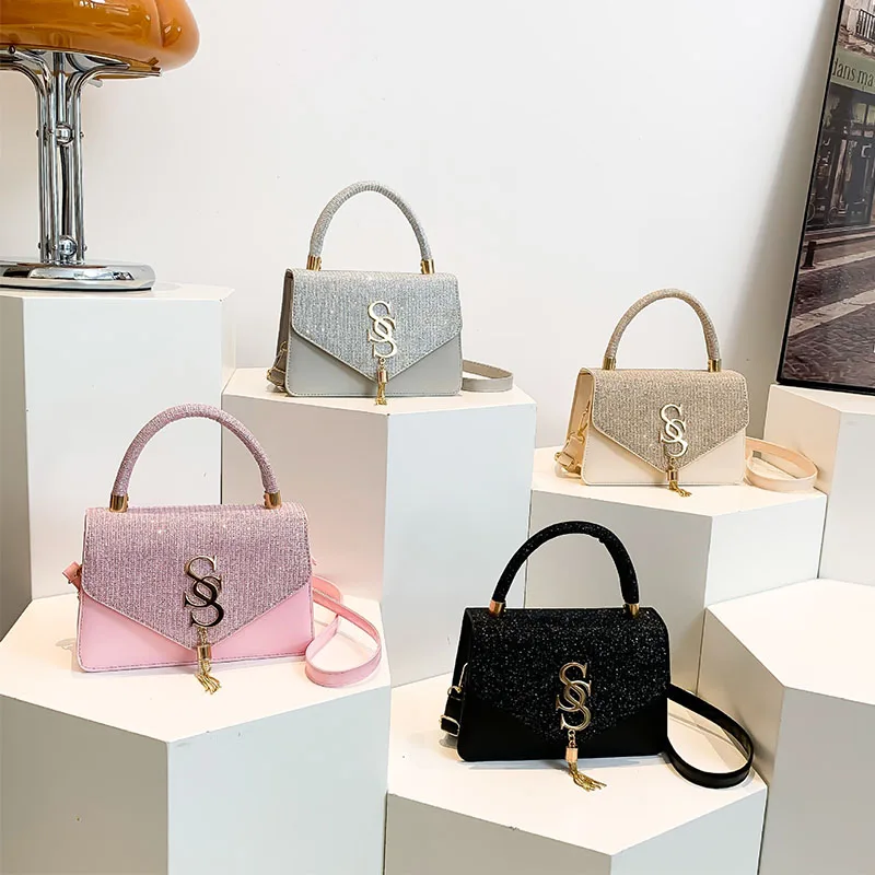 Trendy Portable Bag with Multi-Pocket Design for All Seasons
