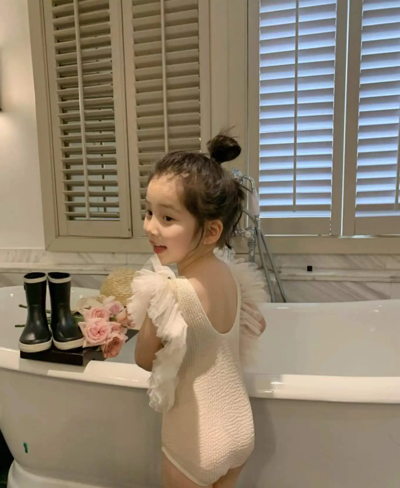 Little girls swimwear sexy swimwear beachwear Flutter Sleeve Colorful ...