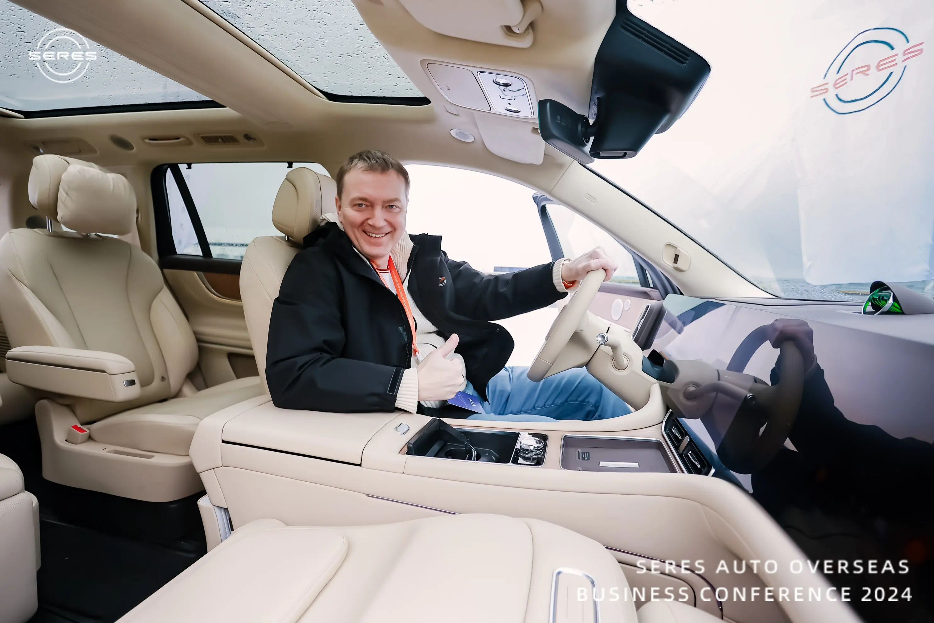 Huawei AITO M7 - Luxury Hybrid SUV with Intelligent Driving