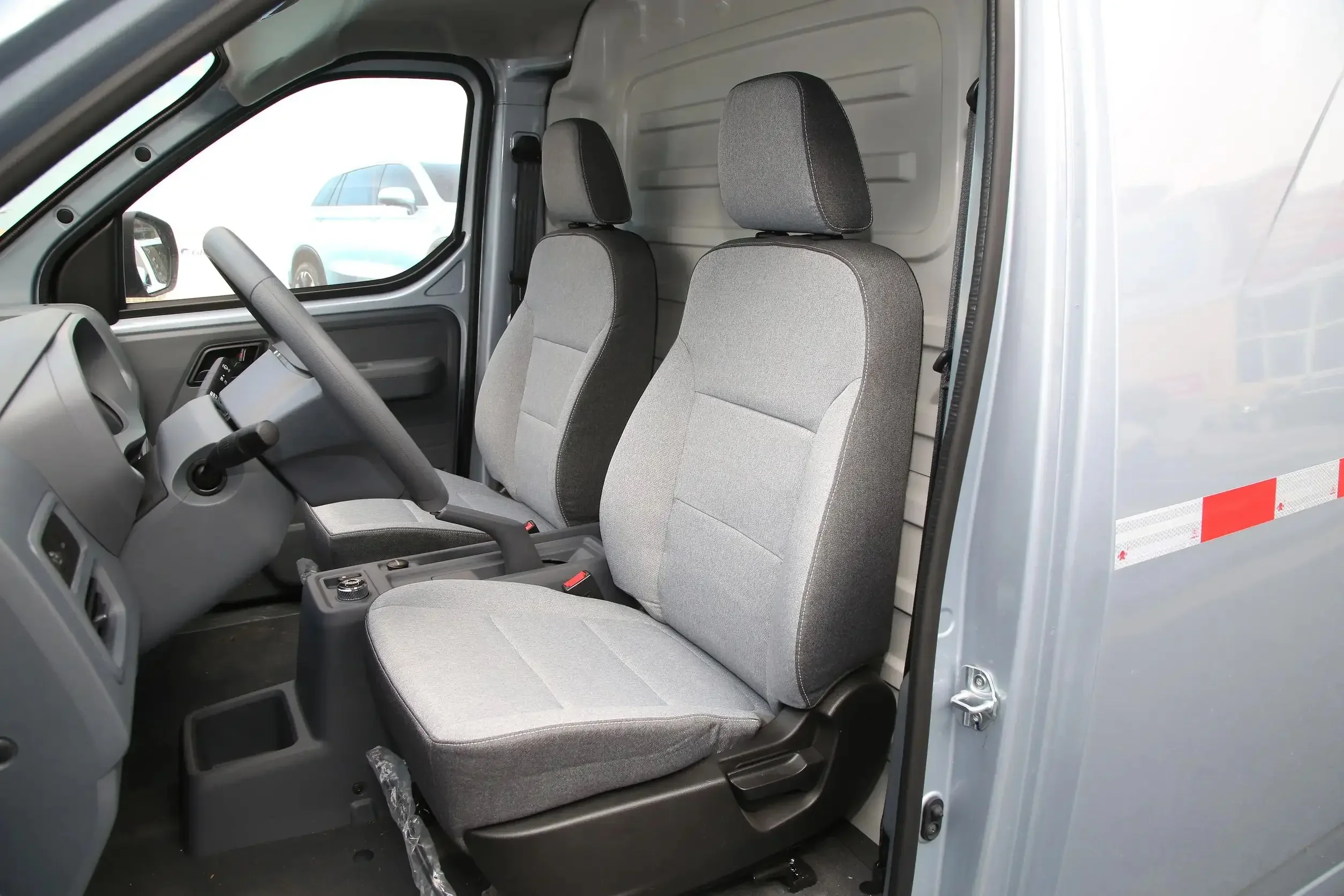Minibus Cargo Electric Van Wuling Yangguang - New Energy Delivery ...