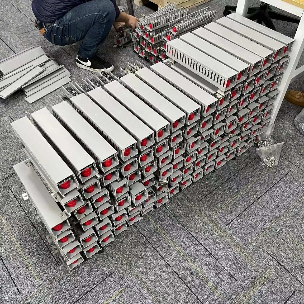 Copper Busbar Grounding System - 800A with Cable Trunking
