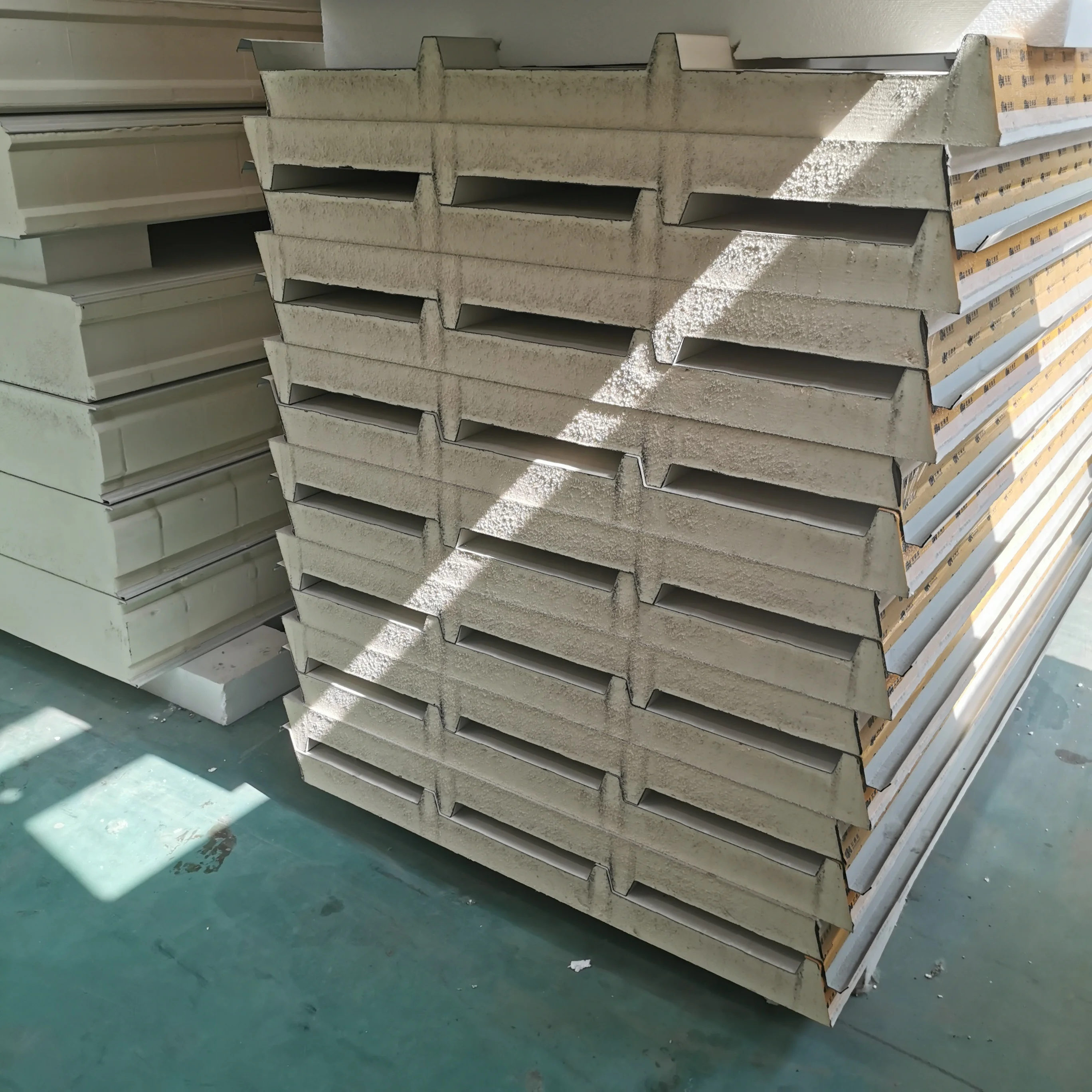 50mm/75mm/100mm/120mm/150mm/200mm Insulated And Fireproof Pu/pir ...