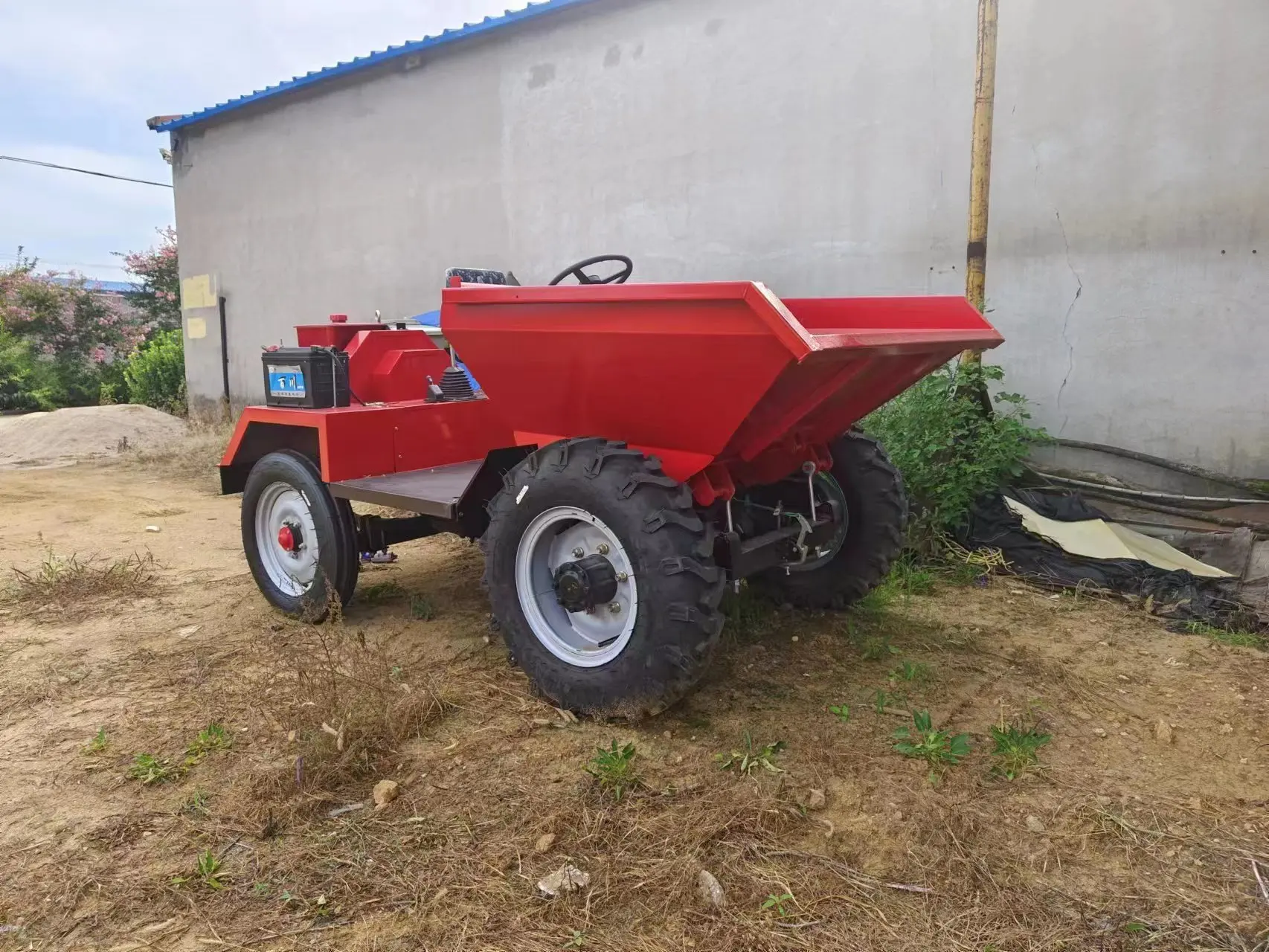 Hydraulic Articulated Mini Dumper - Efficient Material Transfer