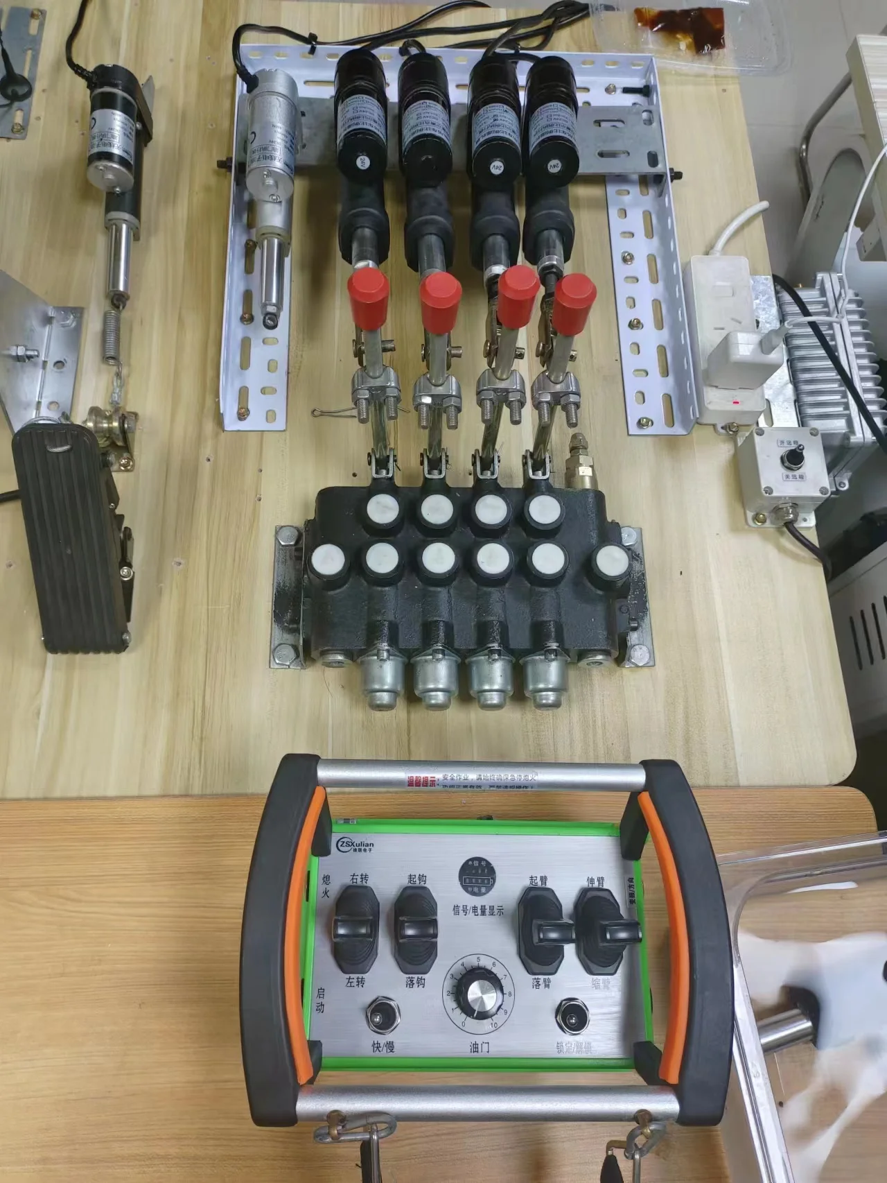 Wireless 12V 24V Hydraulic Joysticks for Industrial Control