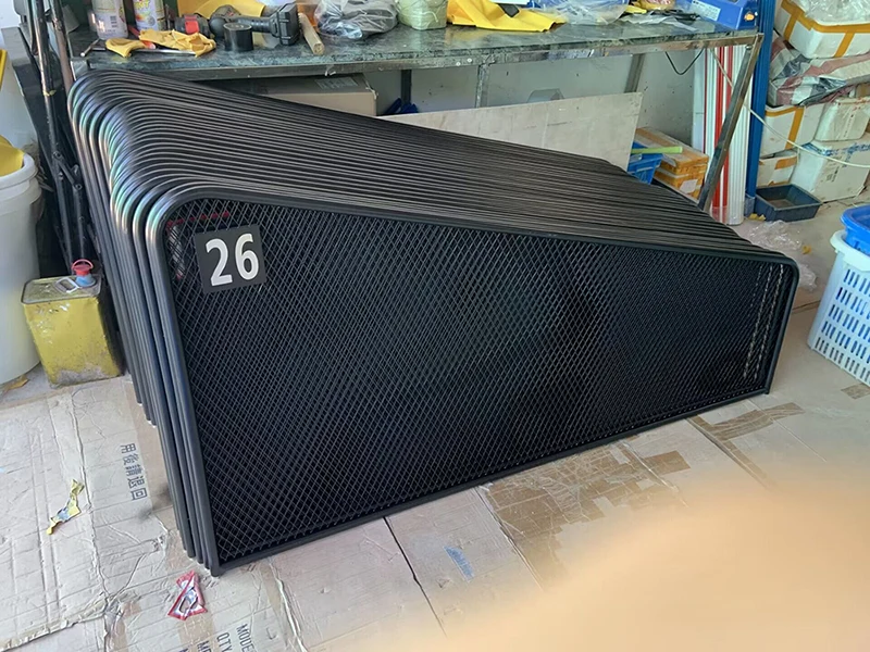 Metal Mesh Golf Bay Divider & Tee Divider For Driving Range Odm