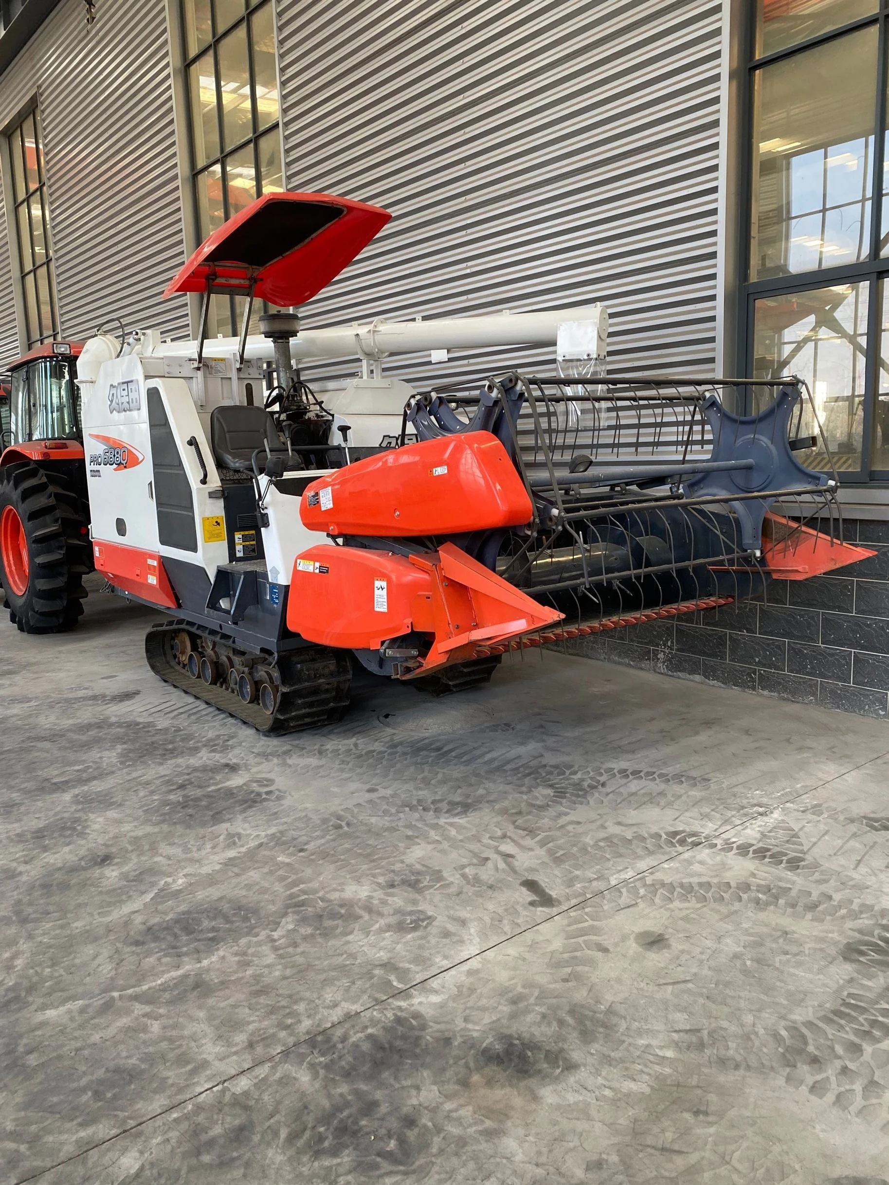 Low Price Japan Used KUBOTA PRO688Q 68hp Rice Wheat Corn Combine ...