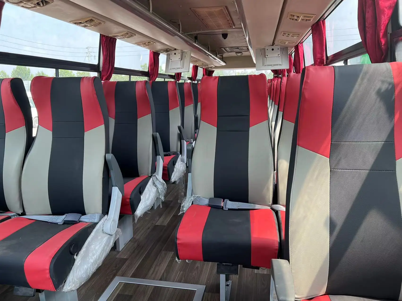 China Traveling Used Youtong Bus - Luxury Coach Bus 12m Diesel