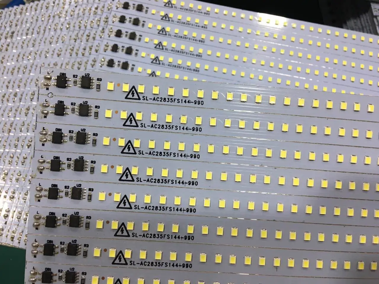 Aluminum PCB LED Bar - 220V 2835 144leds IP65 LED Strip