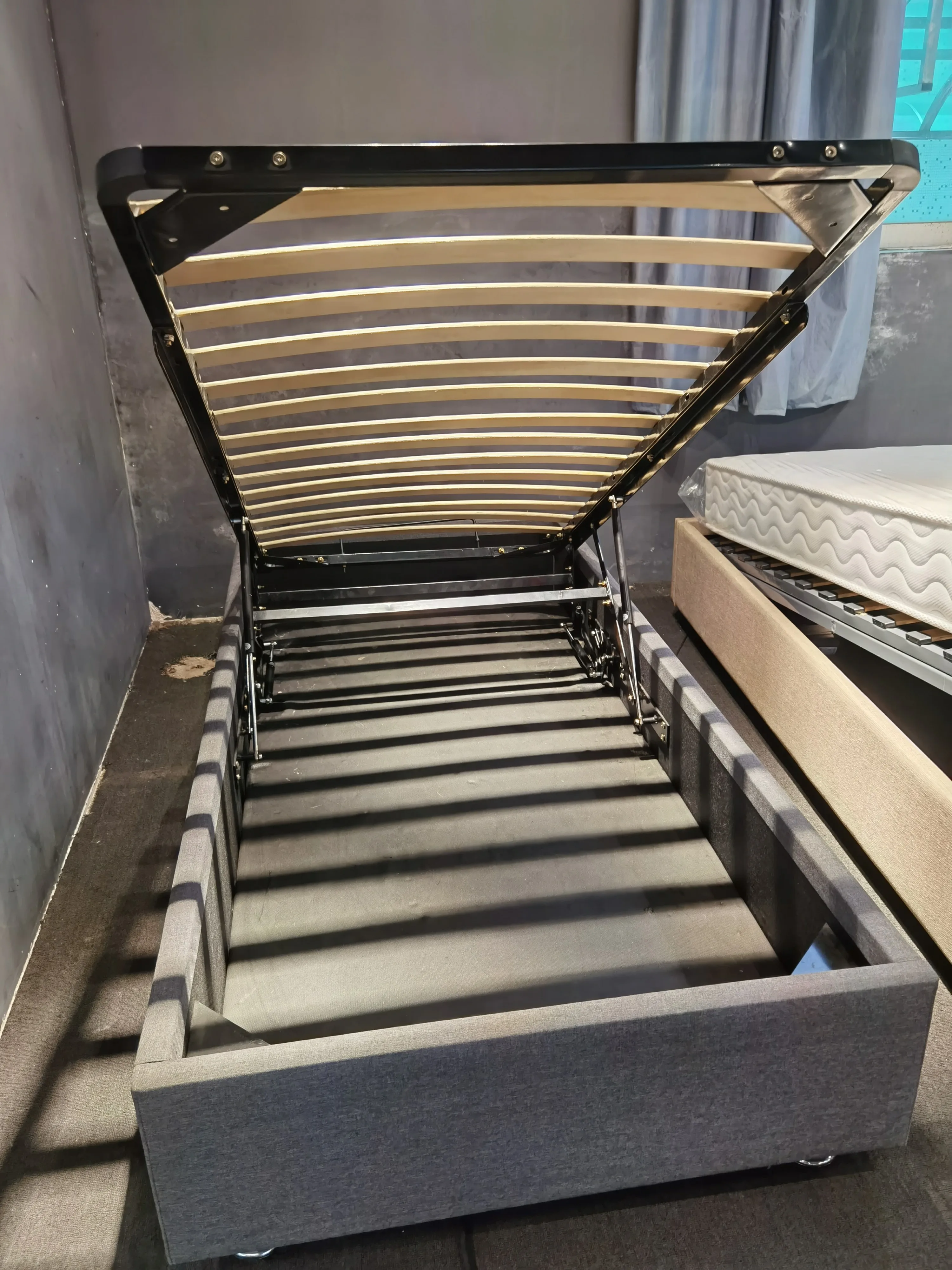 Hydraulic Lift Storage Bed Frame - Modern & Space-saving