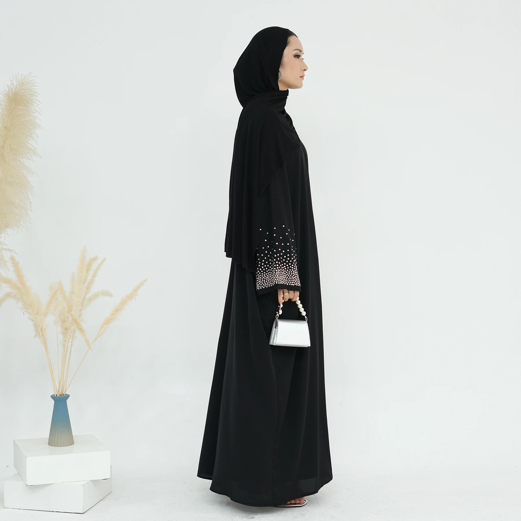 Loriya 2024 Muslim One Piece Luxury Beads Sleeve Abaya