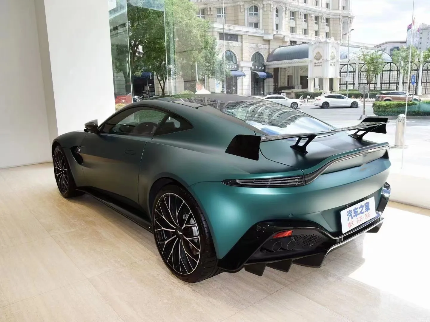 Aston Martin Vantage Carbon Fiber Spoiler - Ronghuang Upgrades