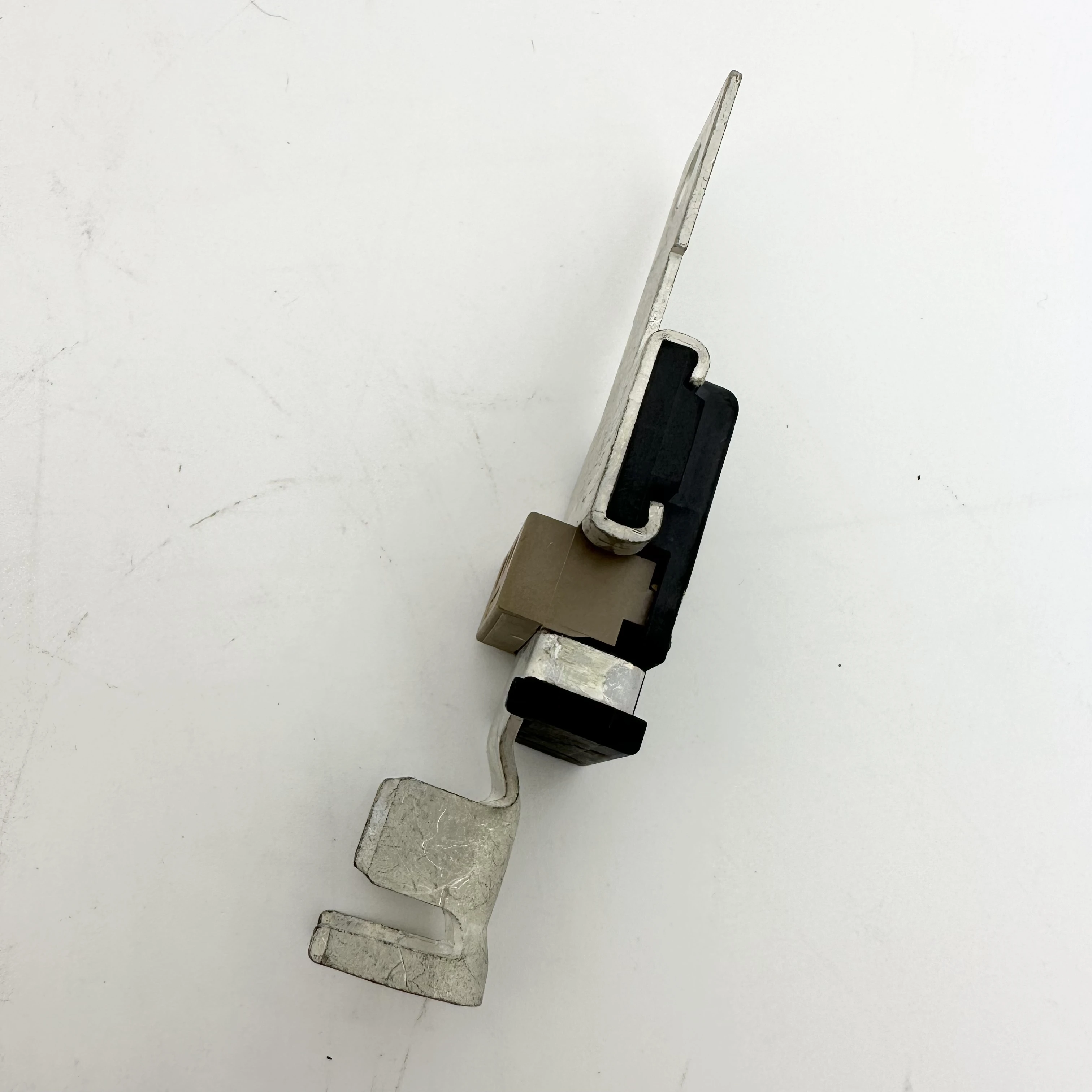 Lr033014 Lr026101 Auto Parts Battery Positive Buckle Lr026101 Lr033014 ...