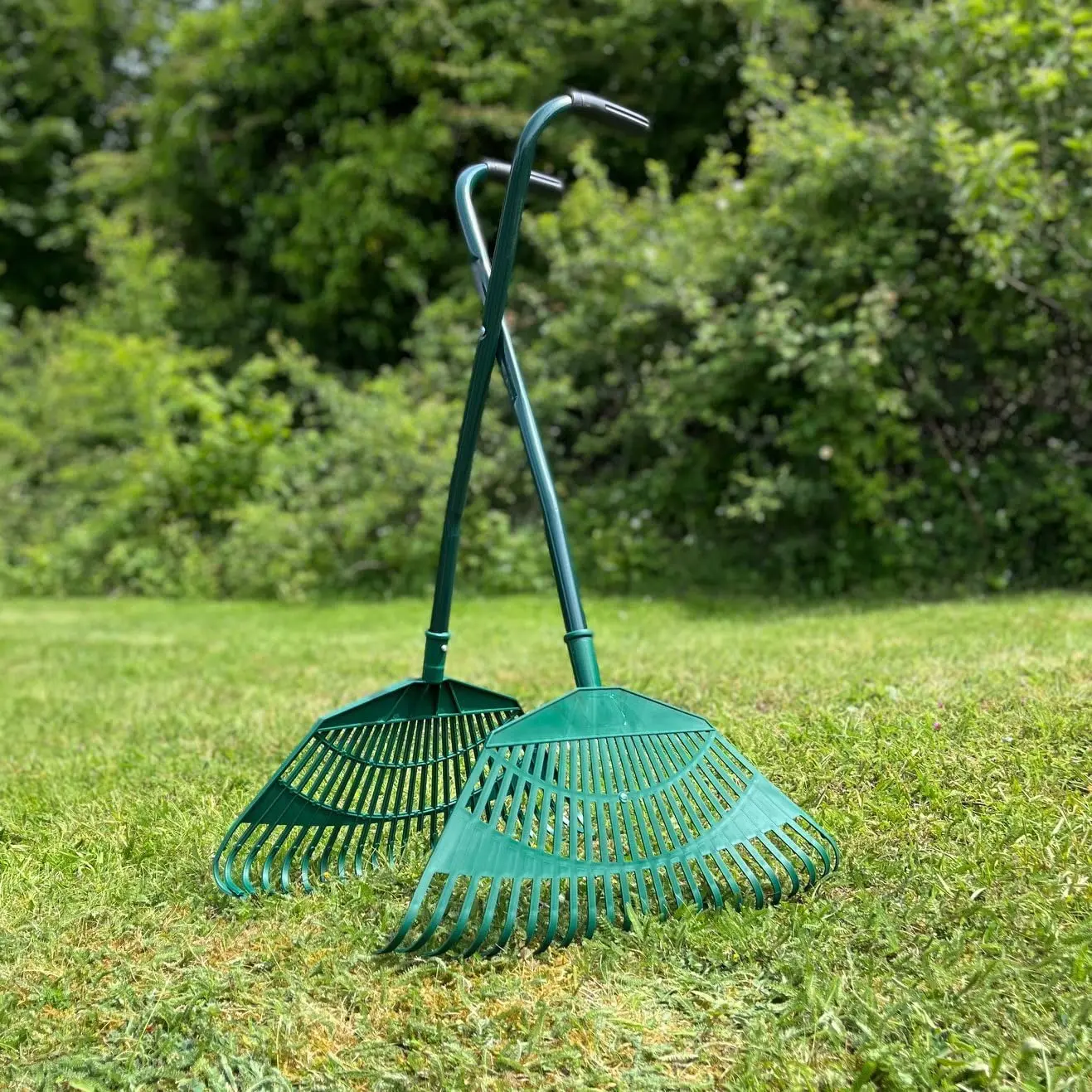 Winslow & Ross Garden Manual Leaf Collector - Efficient Rake