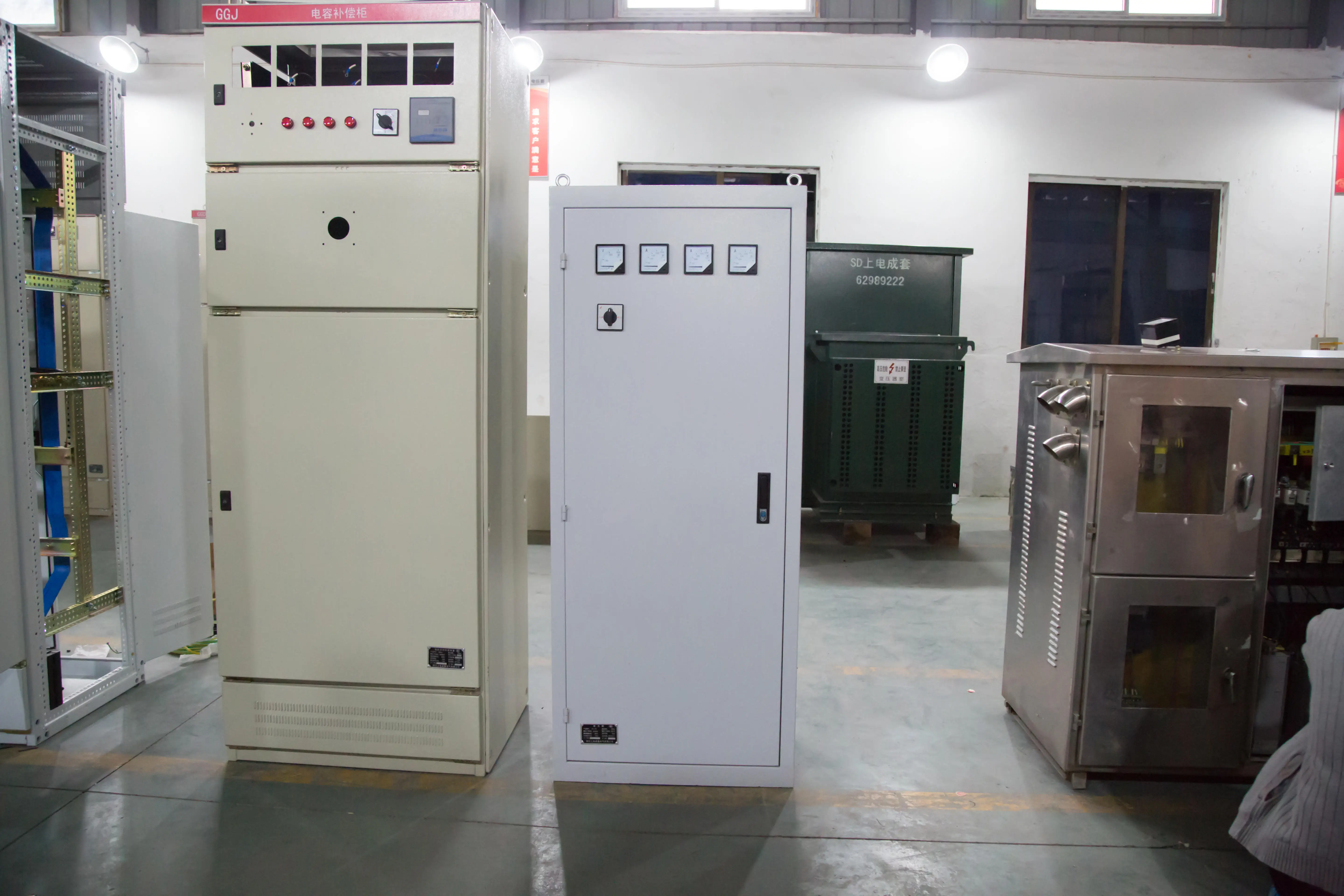 XL-21 Power Box - Reliable Low Voltage Electrical Distribution
