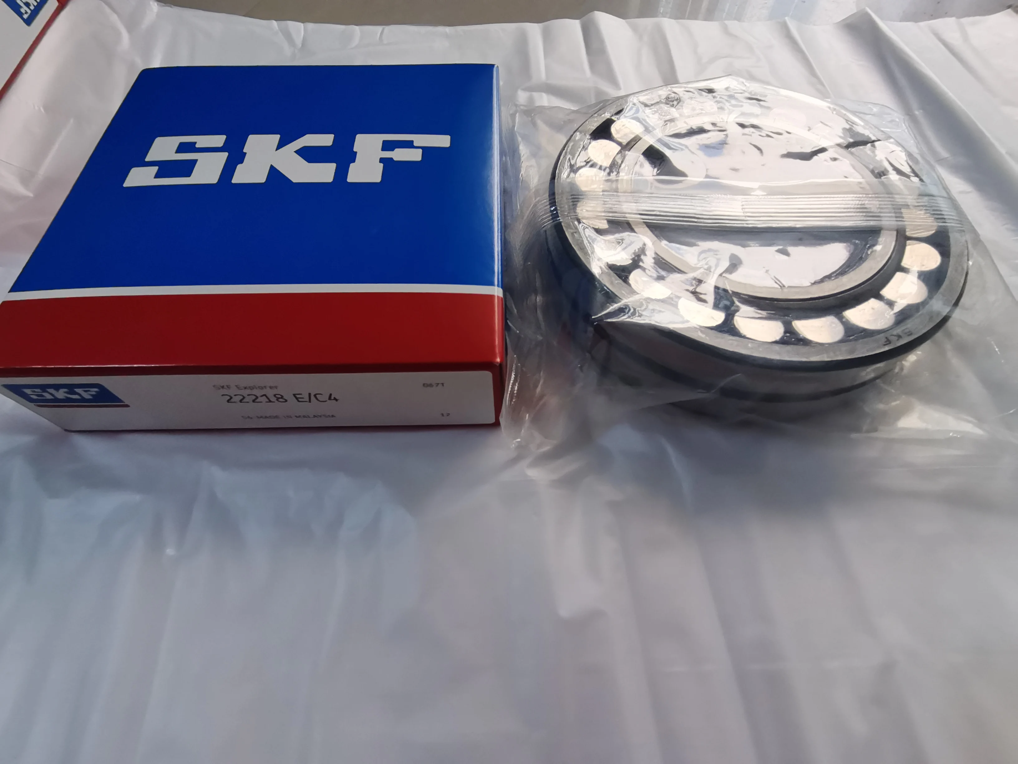 Bearing 22214e 22208 22240-cc/w33 Spherical Roller Bearings Bearing ...