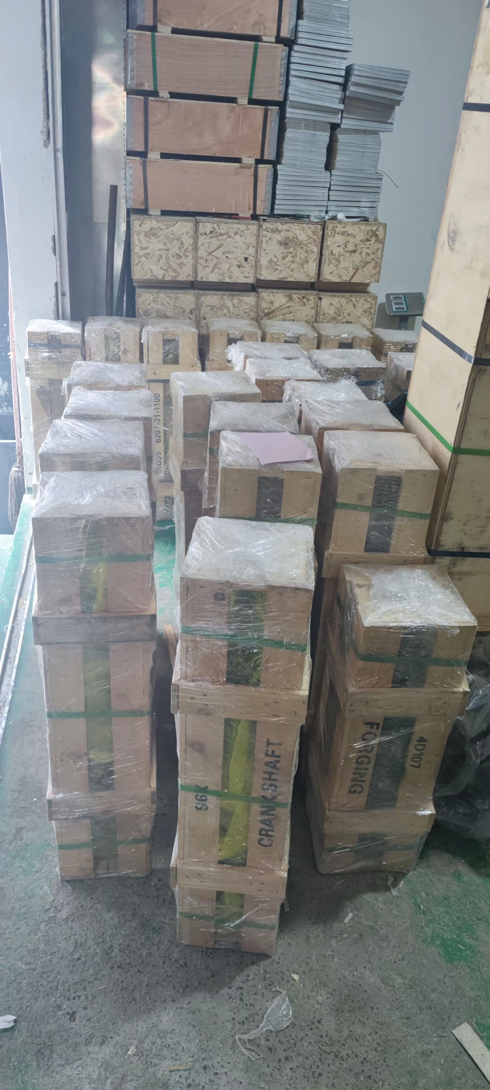 Excavator Komatsu Pc200-8 Engine 6d107 Crankshaft 4934862 - Buy Isb6.7 ...