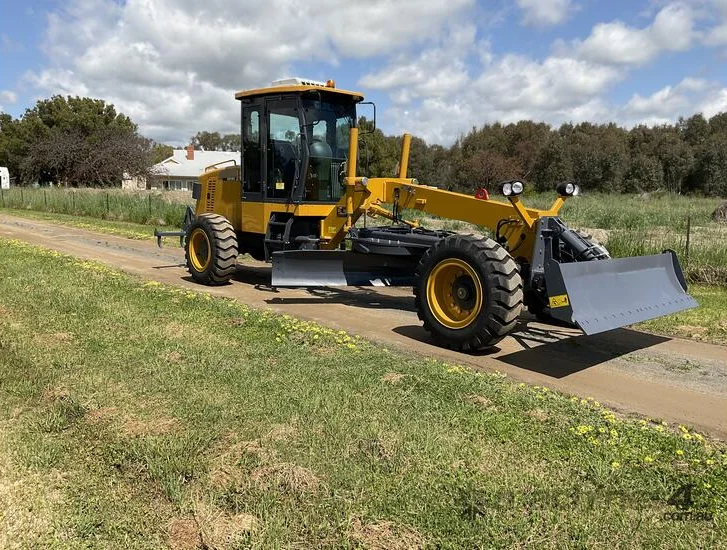 Hot Sale 100HP Motor Grader GR1003 Wheel Grader with Engine & Gearbox ...