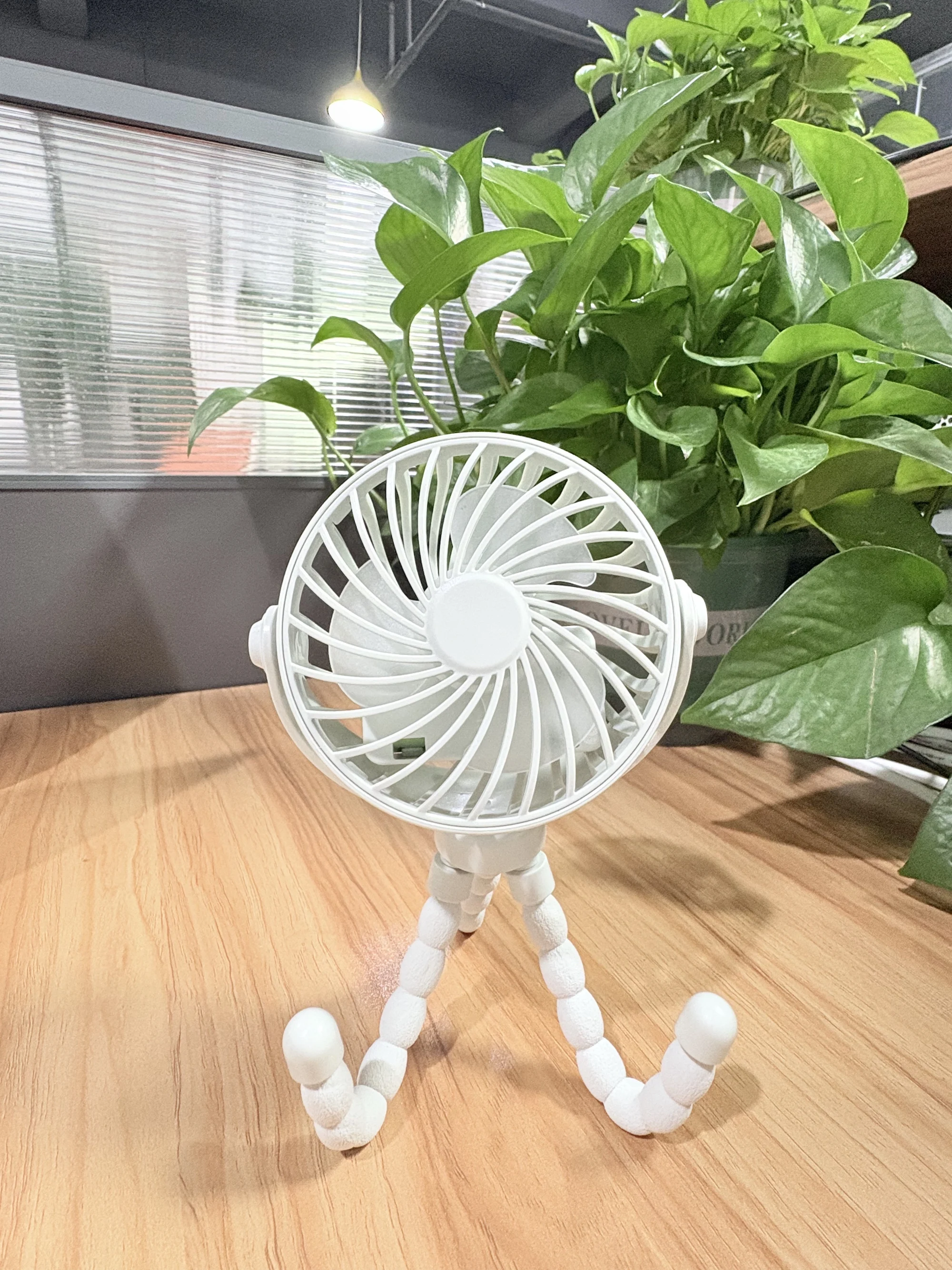 Custom Portable Mini USB Charging Fan - Versatile & Efficient