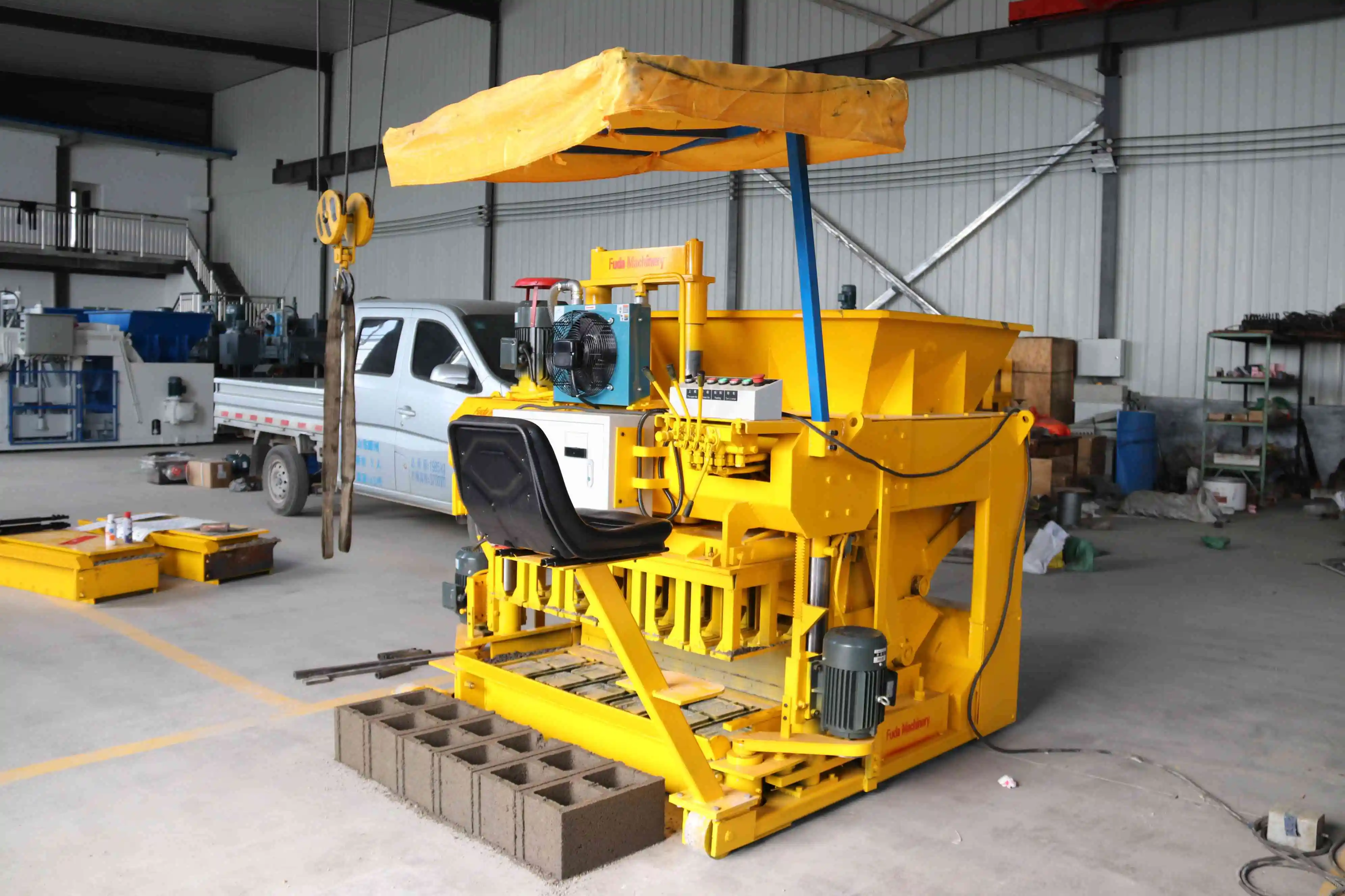 QMY6-25 Mobile Brick Making Machine - Large Space Requirement