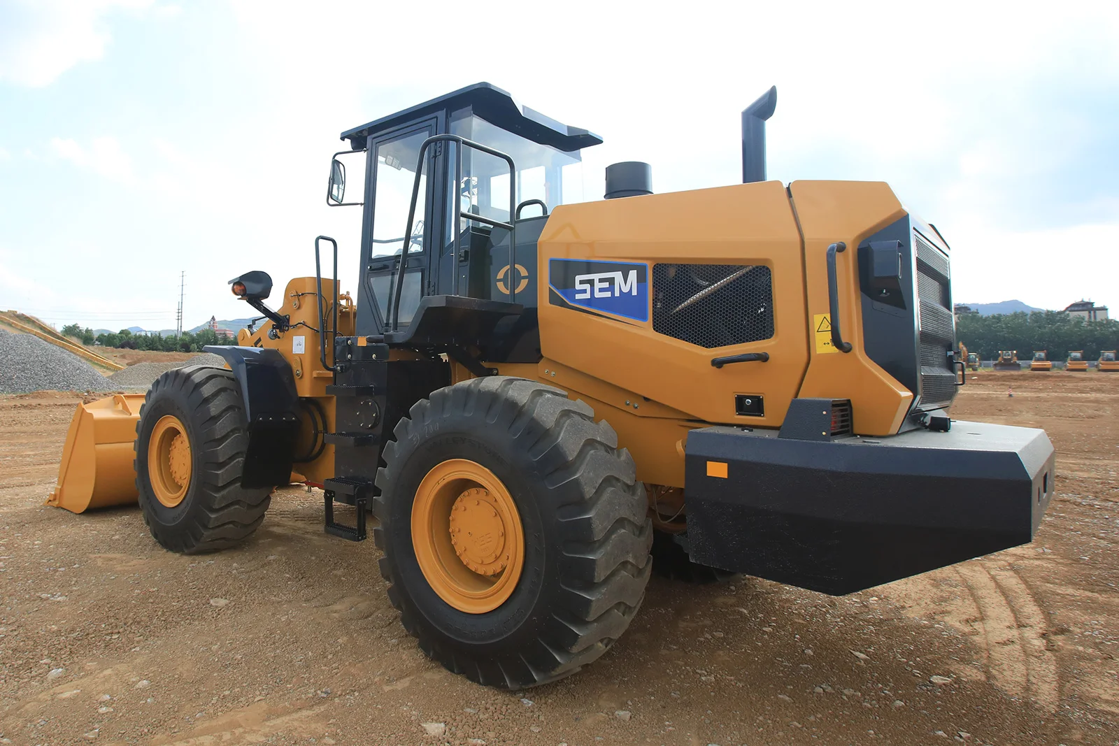 Front Wheel Loader SEM656F - 5ton High Efficiency Loader