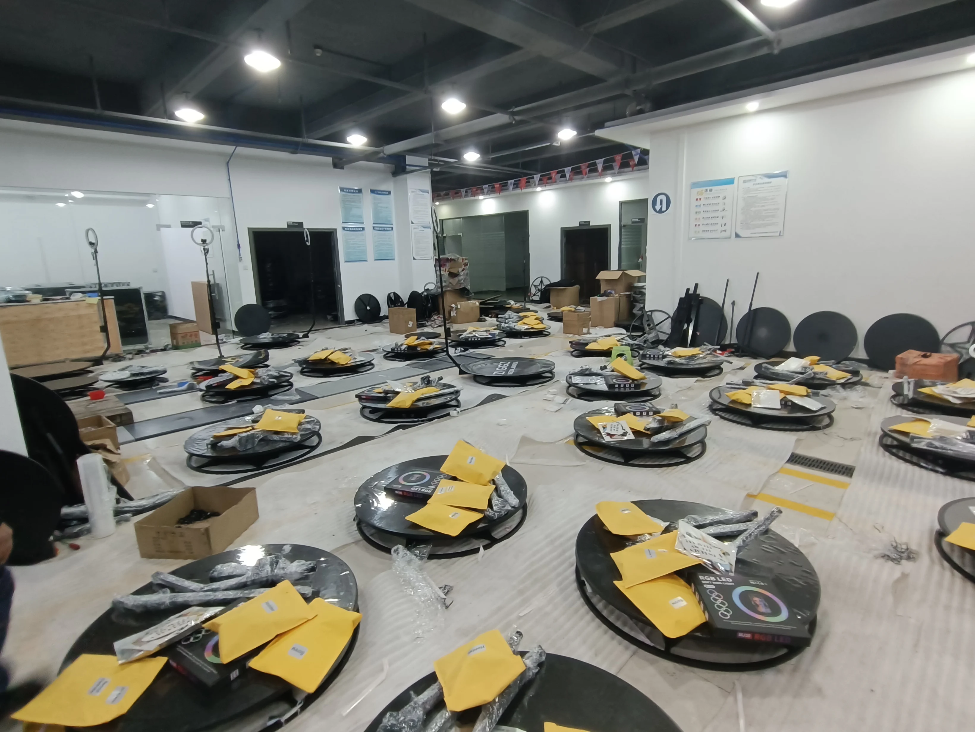 Romans 2022 New Tempered Glass Led 360 Degree Photo Booth Portable Rgb ...