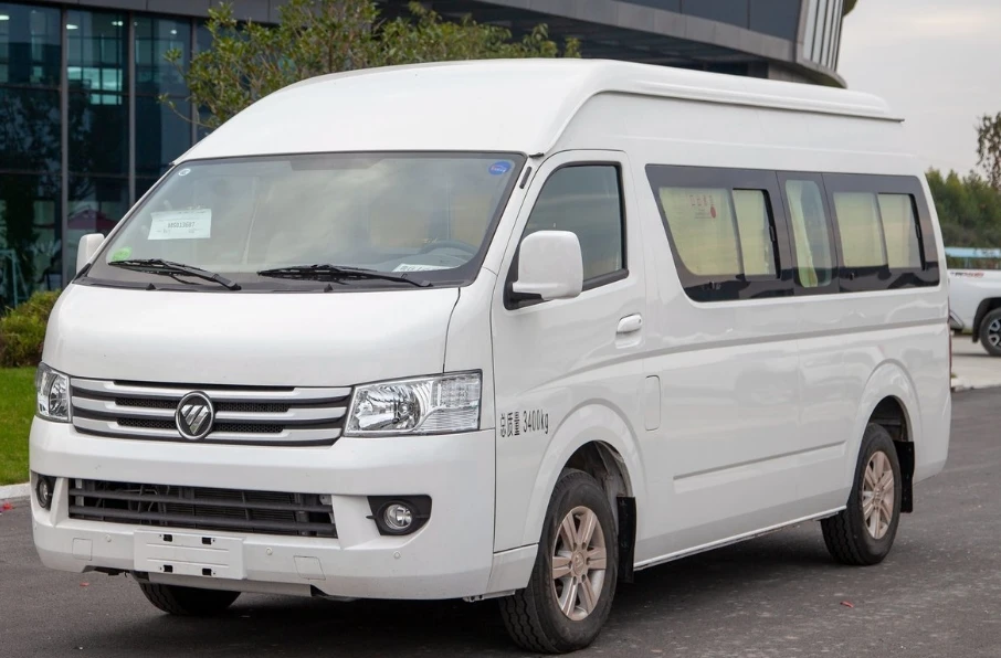 Best Selling Foton Three Axle Wing Van Cargo Van Vehicle New 13 Seater ...