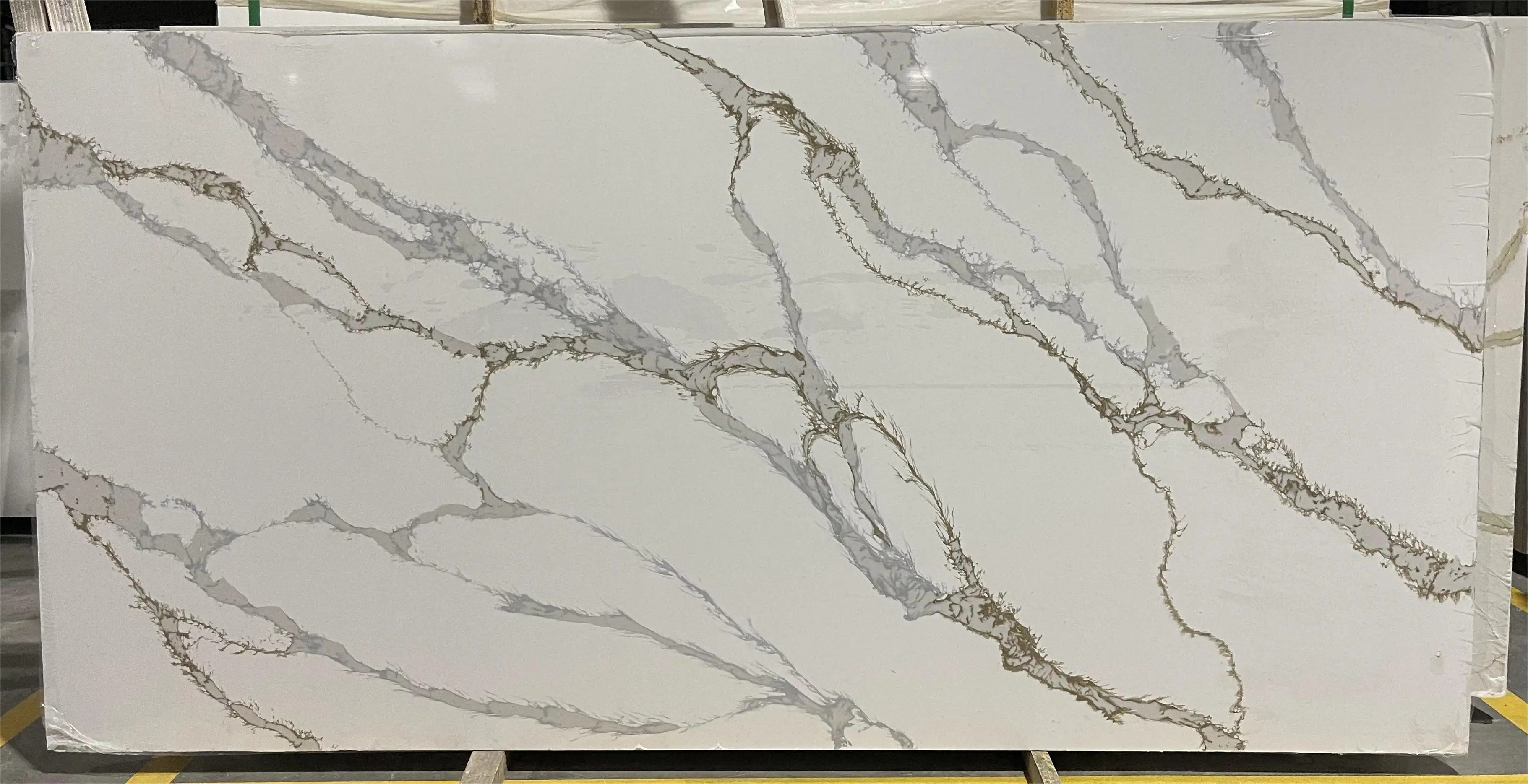 Calacatta Quartz Stone Countertop Engineered Calacatta White Quartz ...