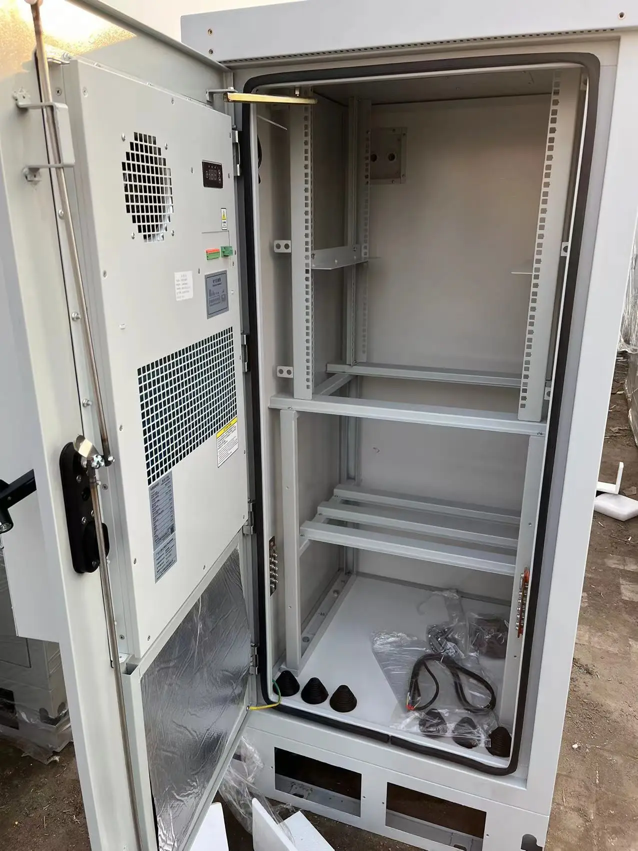 5G Telecom Communication Cabinet - 1500W Air Cooling 32U