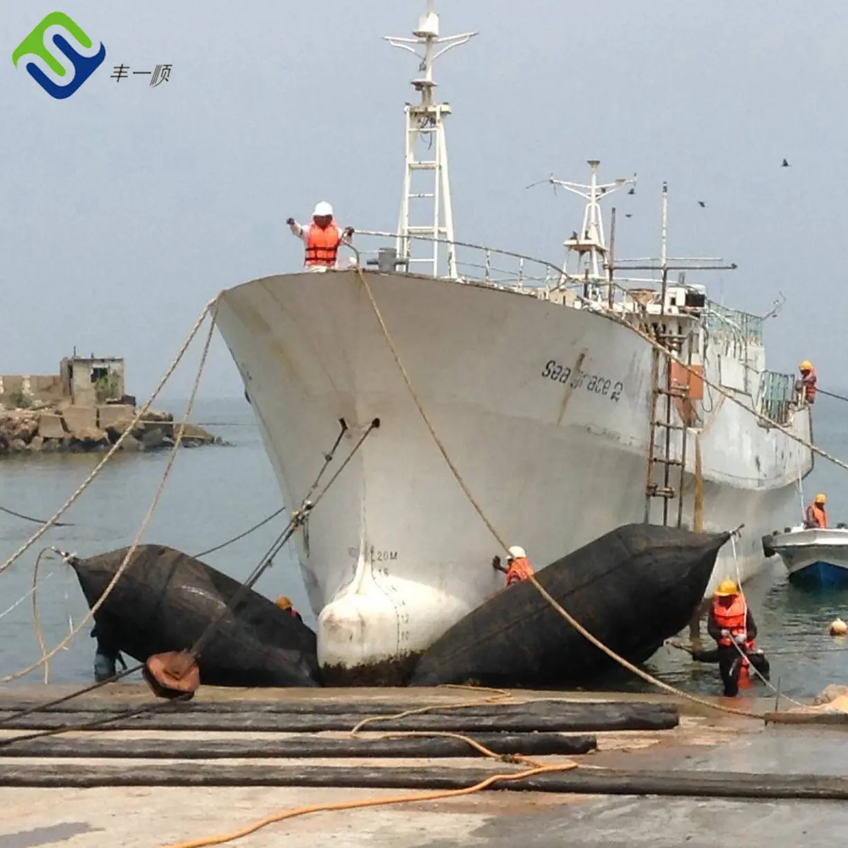 Ship And Boat Launching Lifting Salvage Marine Rubber Airbag - Buy Hot ...