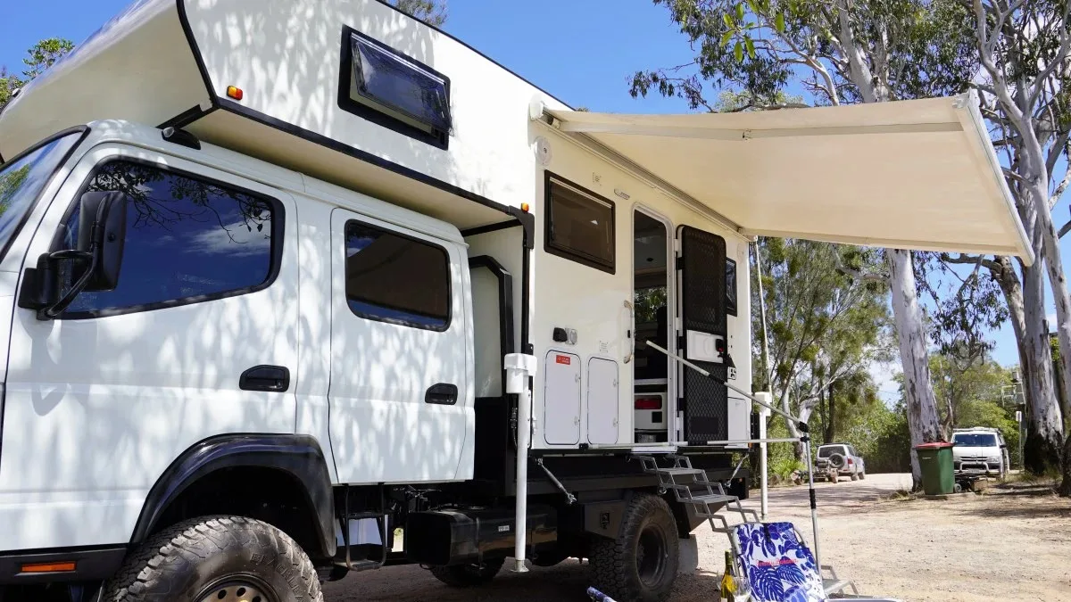 Motorhomes Hard Top Truck Mount Motorhome Slide On Pod On Fuso Canter ...