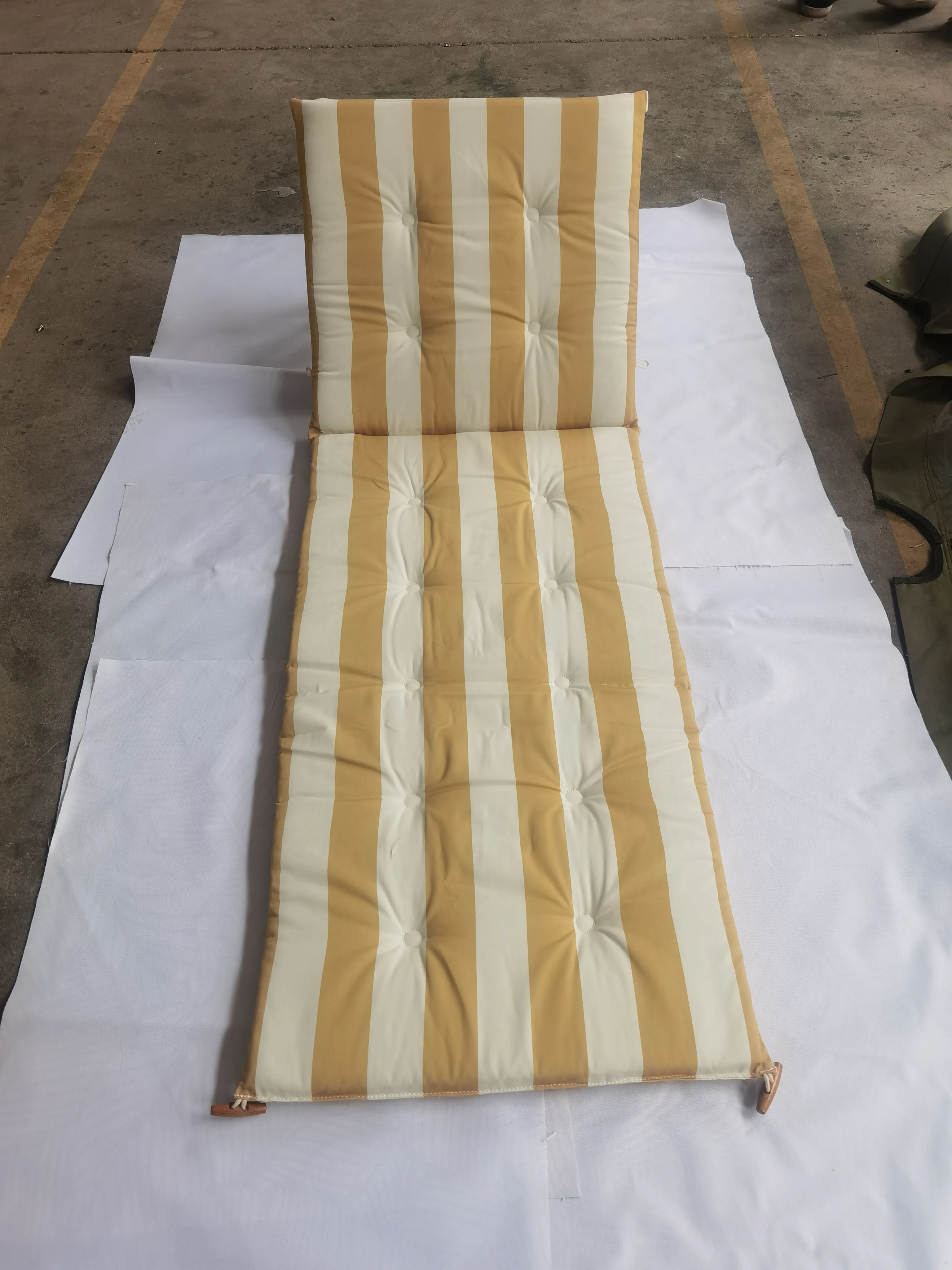 Portable Beach Chaise Lounge Chair Folding Lightweight Outdoor Low ...