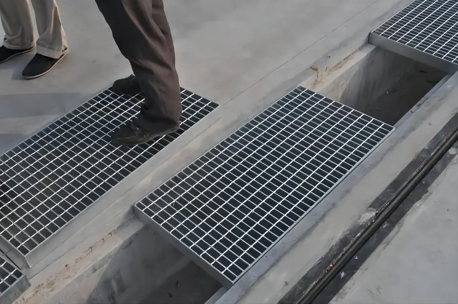 Galvanized Steel Grating with Hinge Opening for Drain Ditch Cover Heavy ...