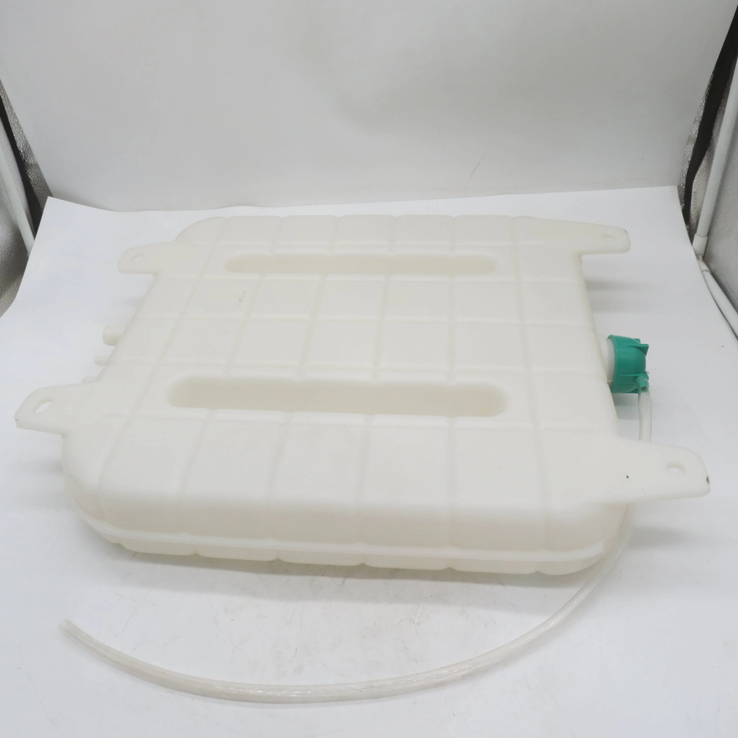 Sinotruk Howotruck Parts Expansion Tank Assembly Wg9725536120 - Buy ...