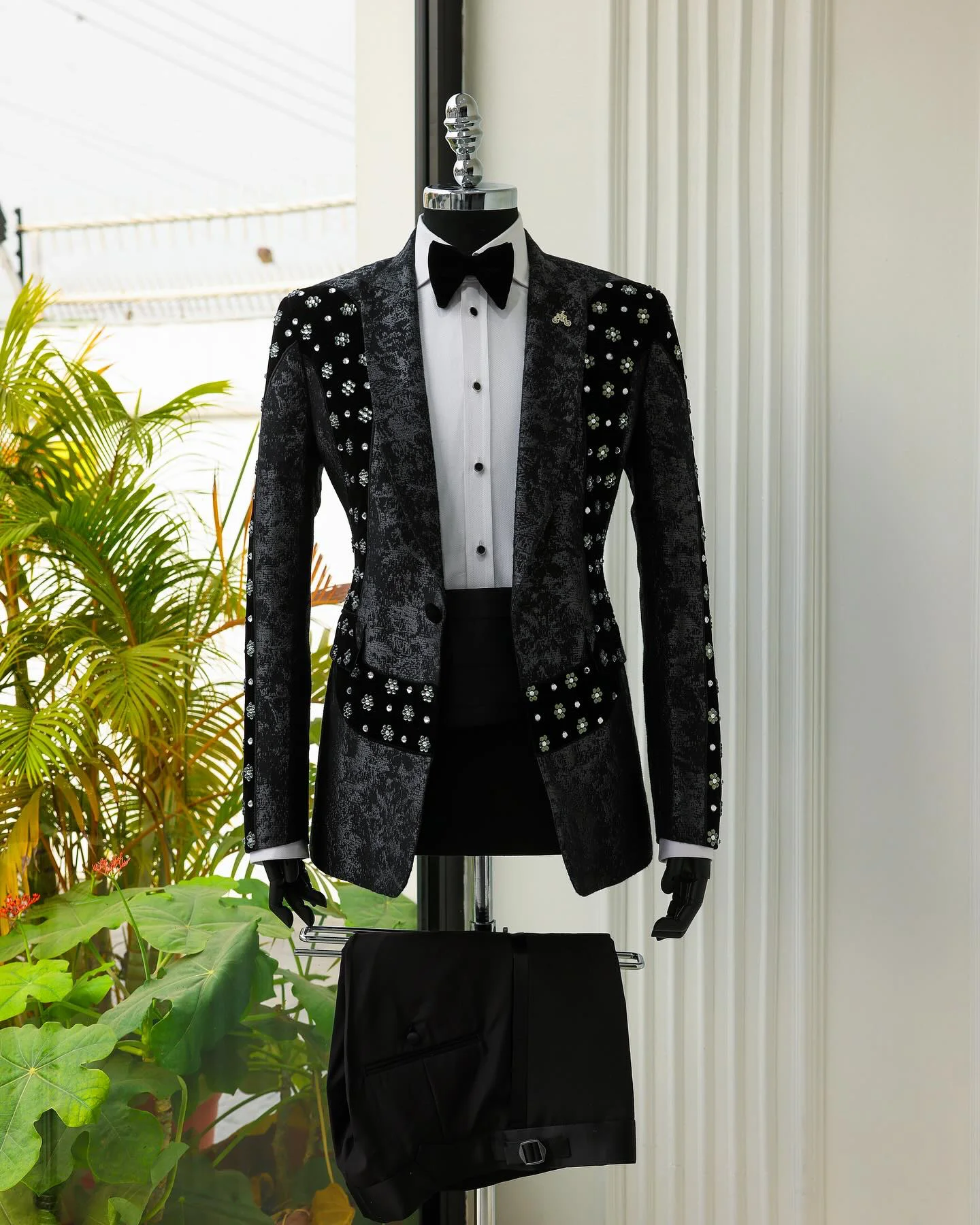 Custom Men Suit Black Tuxedo Appliques Peaked Lapel Beads Formal ...
