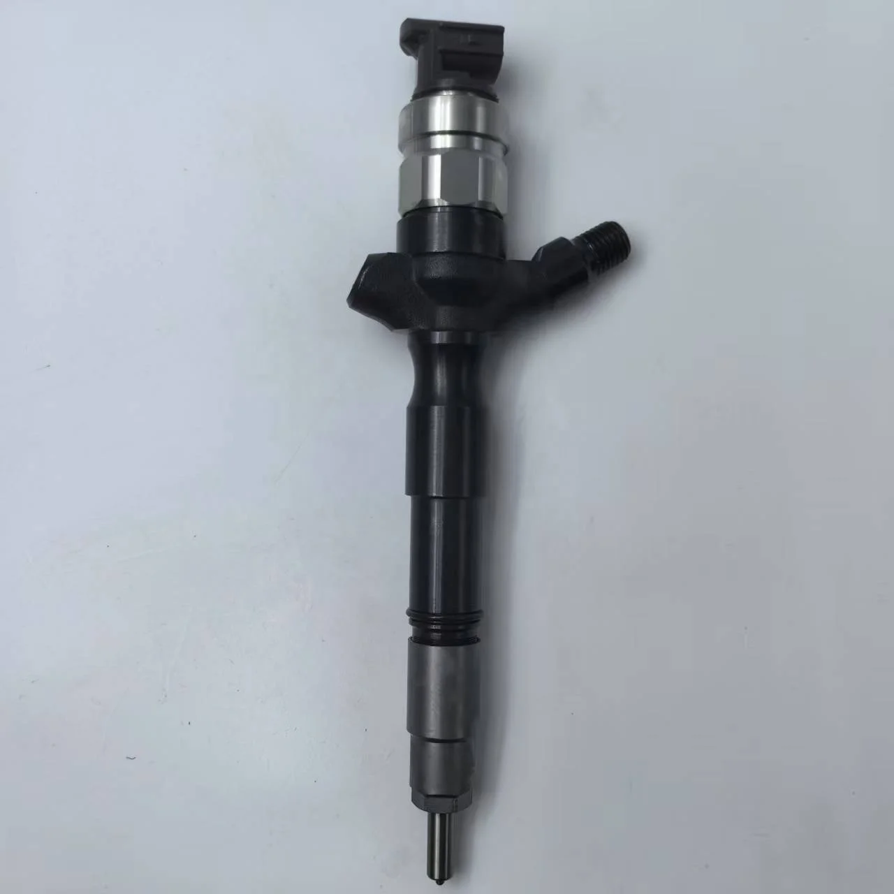 295050-0180 295050-0520 23670-0l090 23670-09350 Diesel Engine Components Injector Nozzle Hilux ...