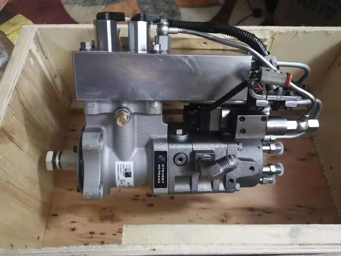 ISC8.3 Qsc8.3 Original Fuel Injector Pump 4076442 Fuel Injection Pump ...