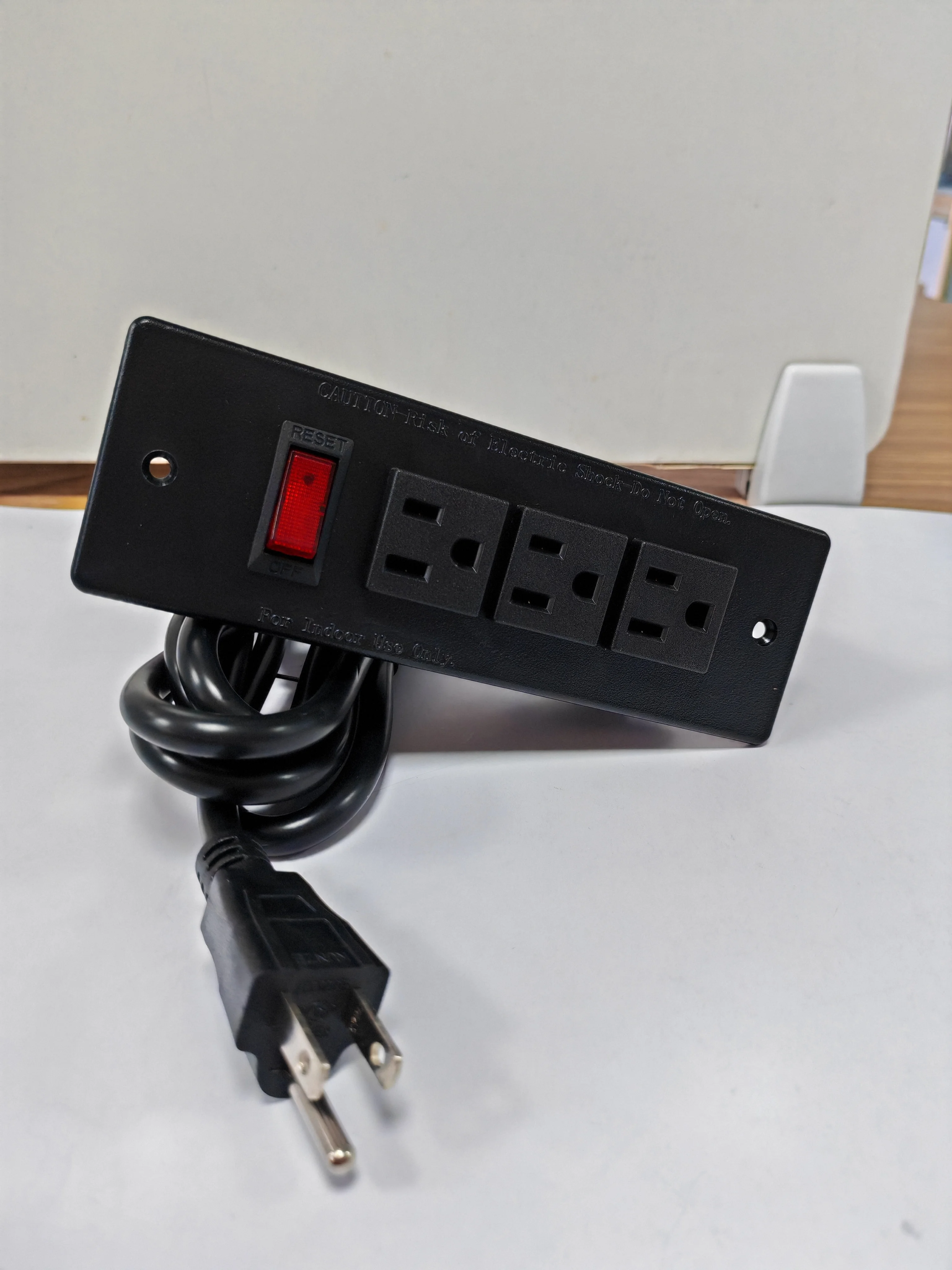 Customizable Desktop Recessed Power Strip Alternator U.S.-Spec Outlets ...