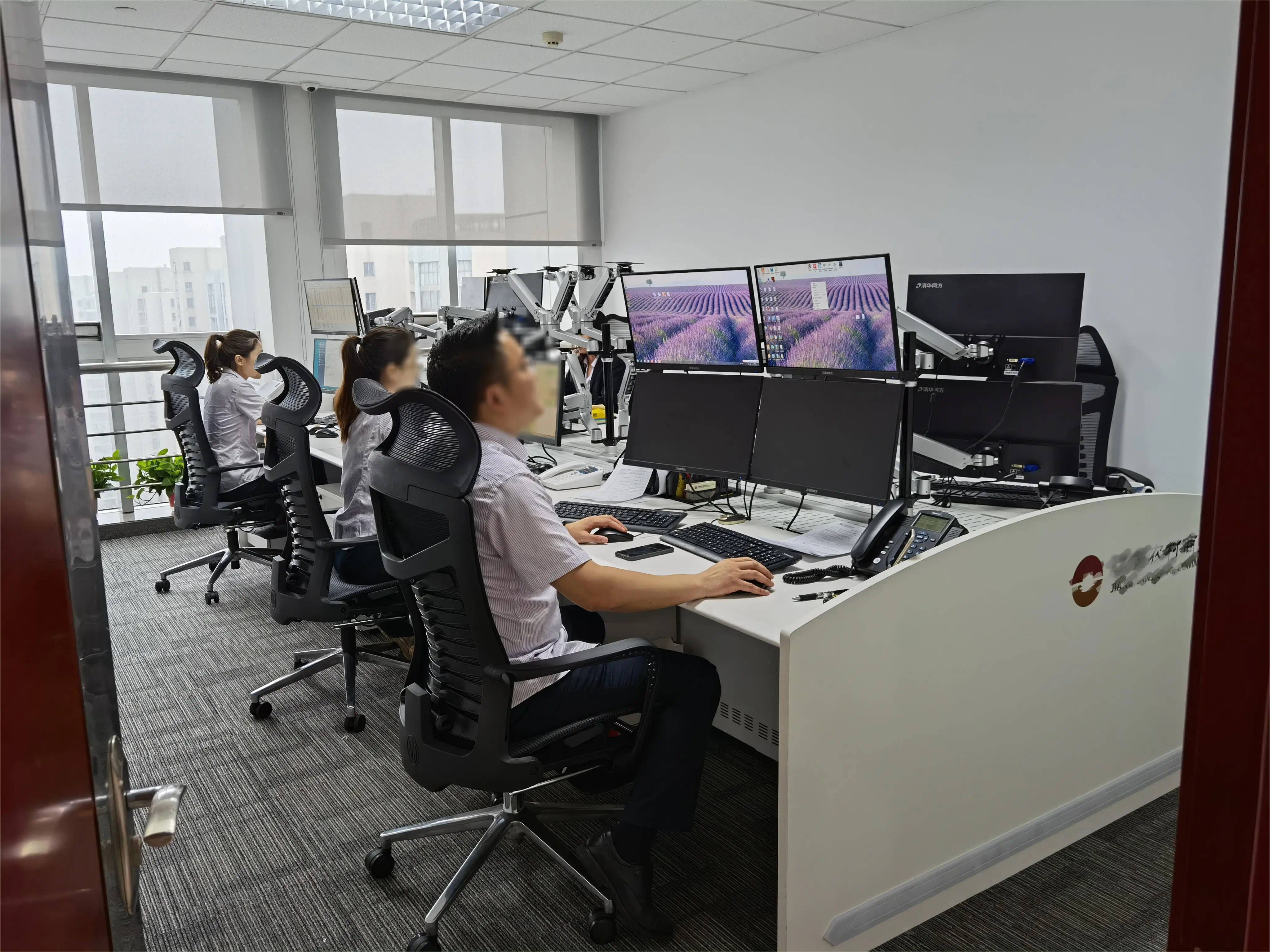 Modern Height Adjustable Stand Up Console Security Operation Center ...