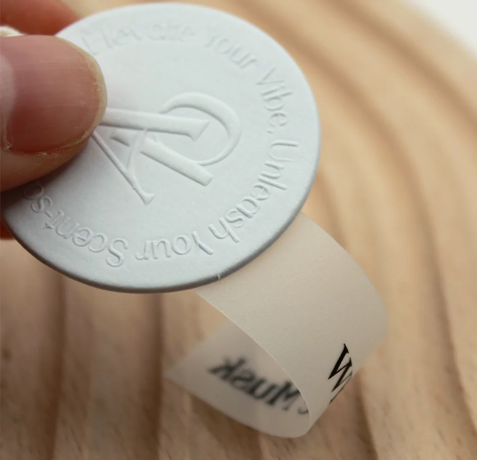 Factory Custom 3D LOGO White Paper Hang Tag Clothing Own LOGO Embossed ...