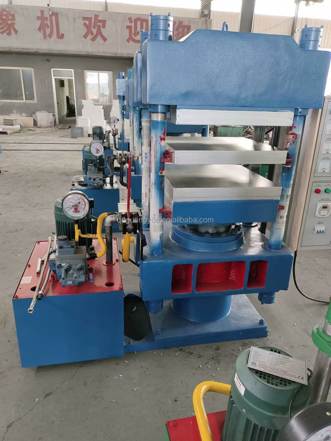 Heavy Duty Rubber Car Ramp Bump Traffic Speed Hump Making Machine ...