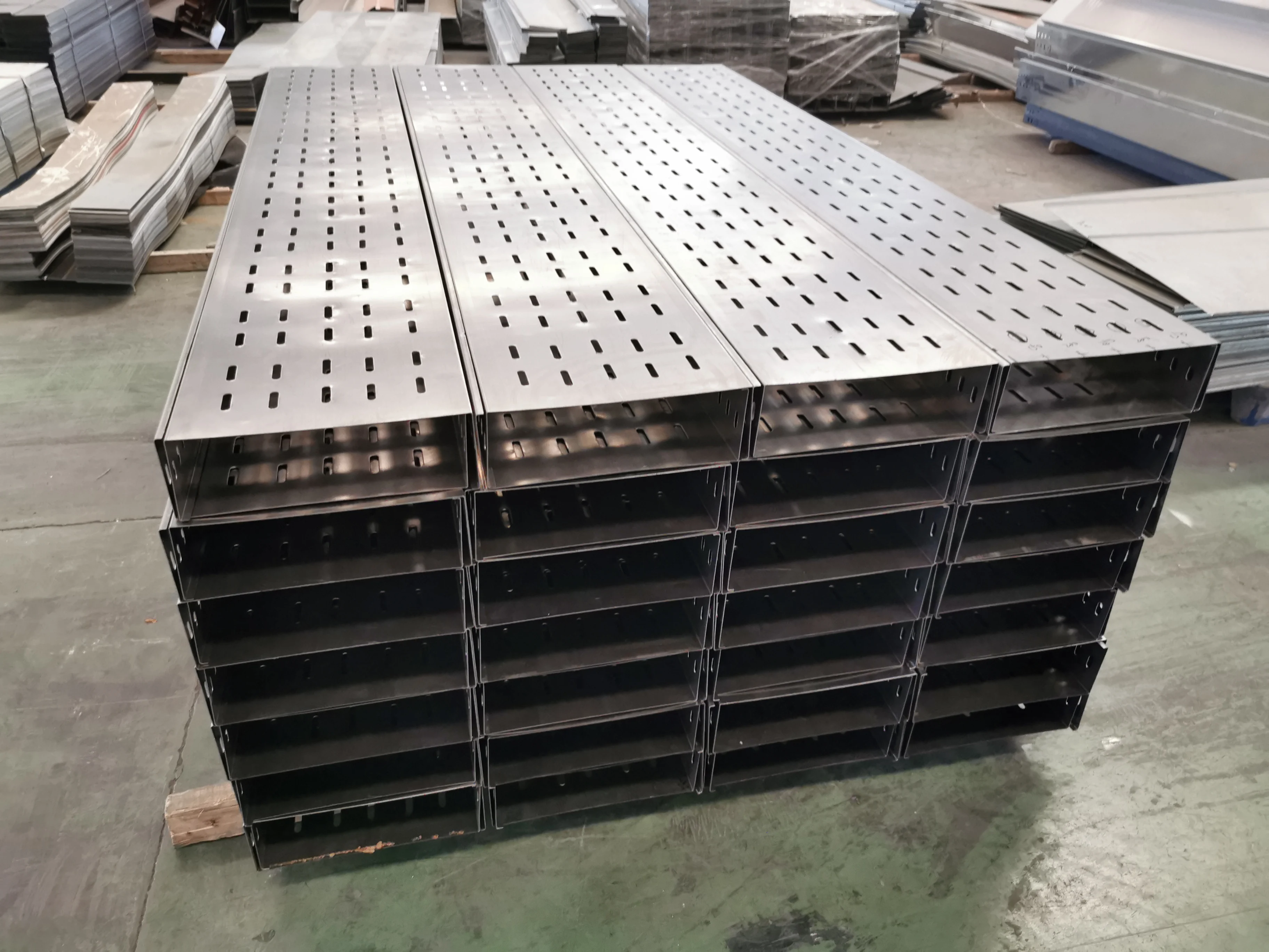 Galvanized Steel Cable Tray And Perforated Cable Tray Trough Type ...