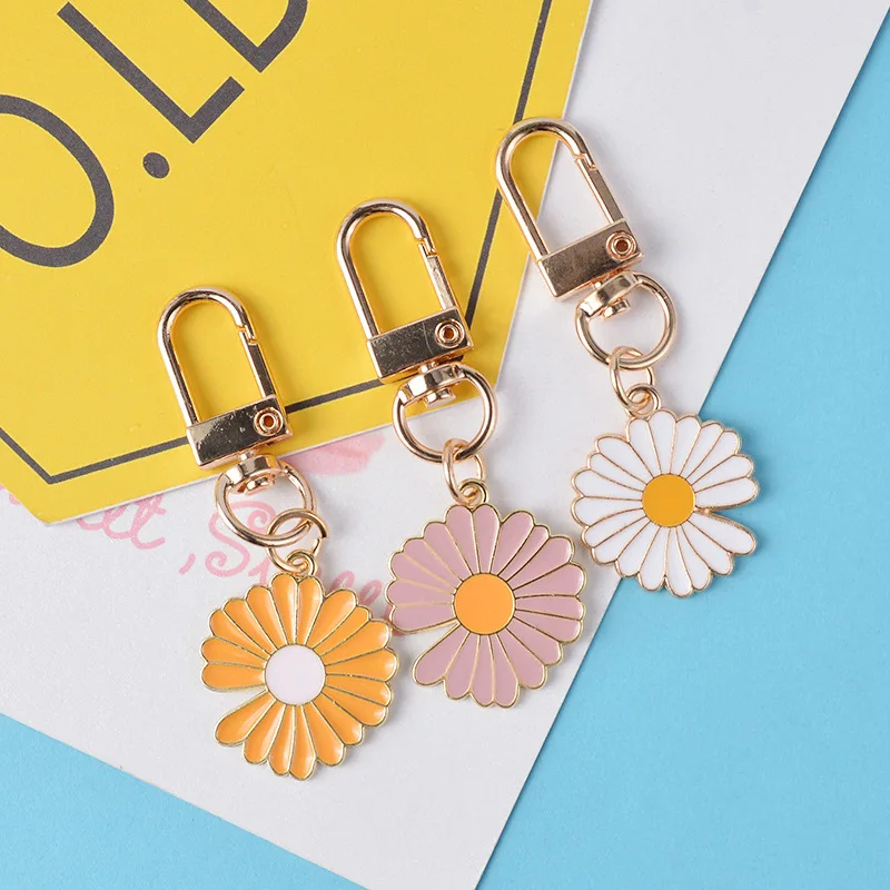 Wholesale Cute Daisy Keychain In Stock Custom Logo Keychain - Buy ...
